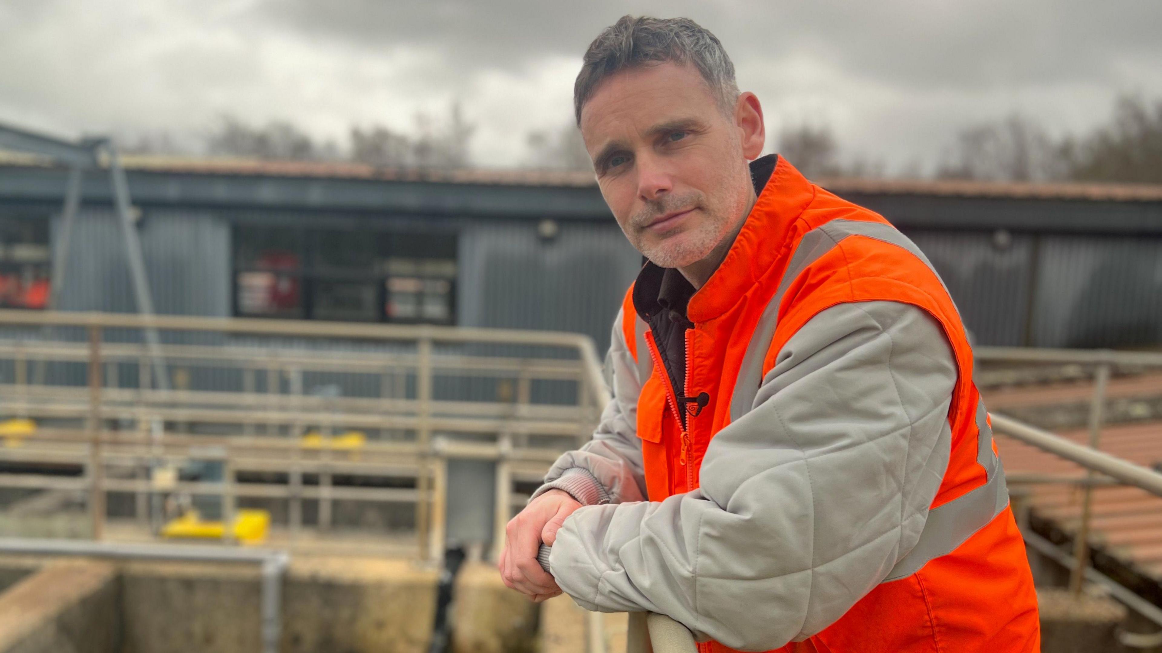 Behind the scenes with South East Water staff keeping taps on - BBC News