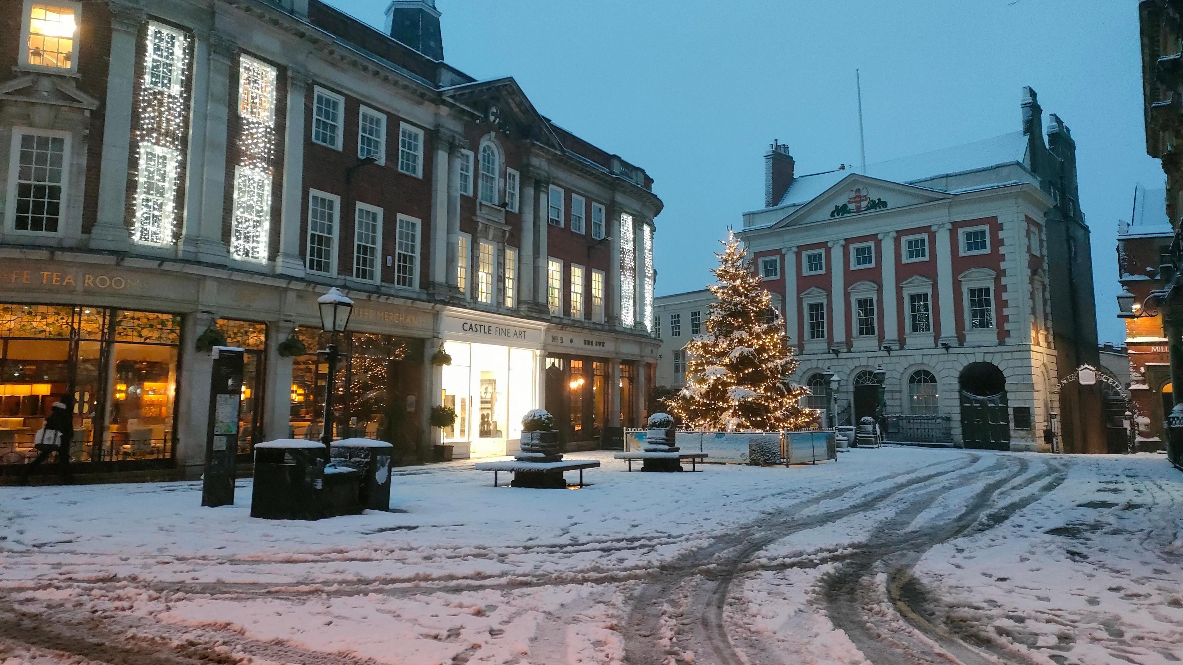 Disruption amid snowy and icy conditions in Yorkshire - BBC News