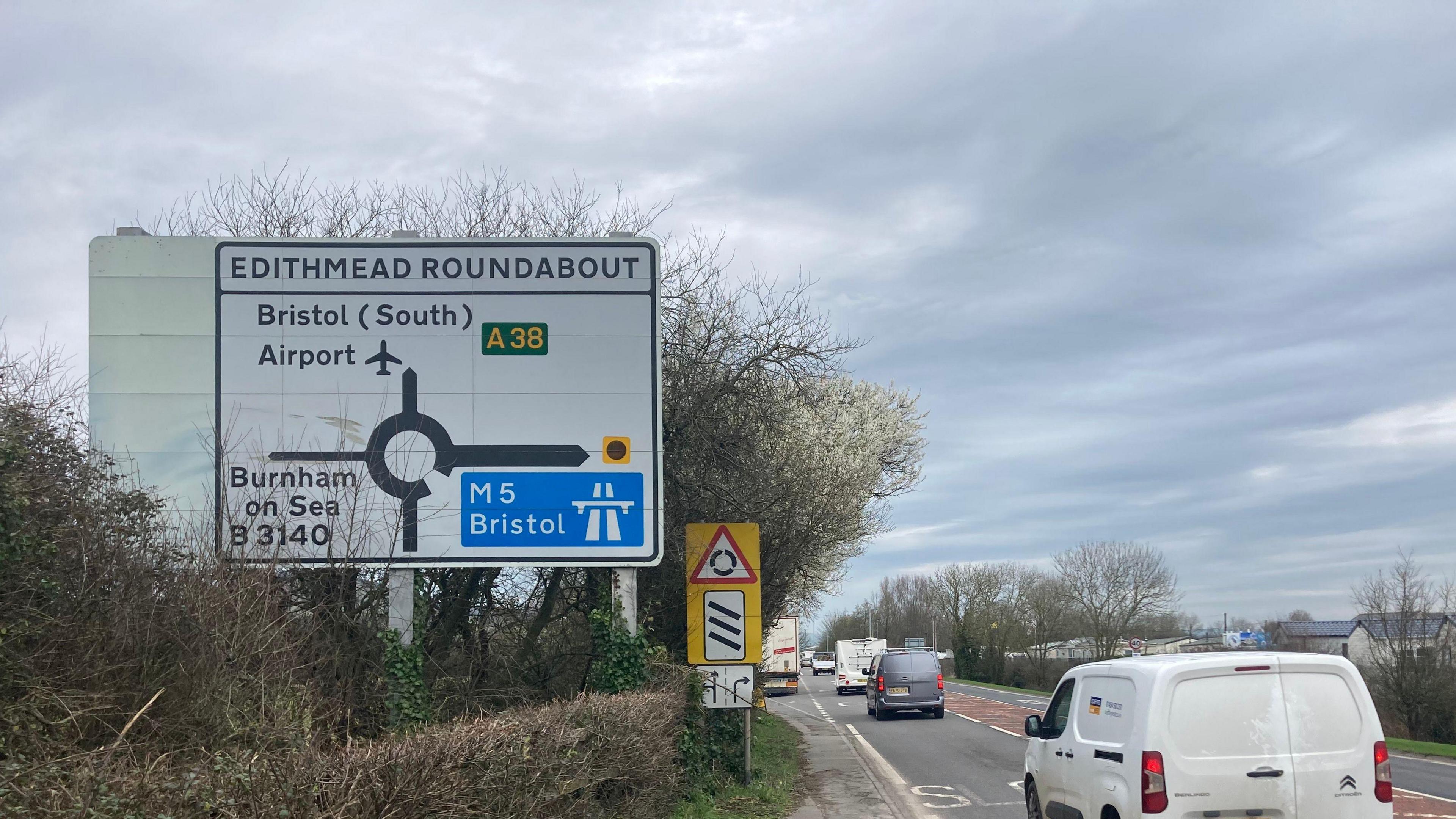 Speed limit in place at major roundabout near Bristol Airport - BBC News