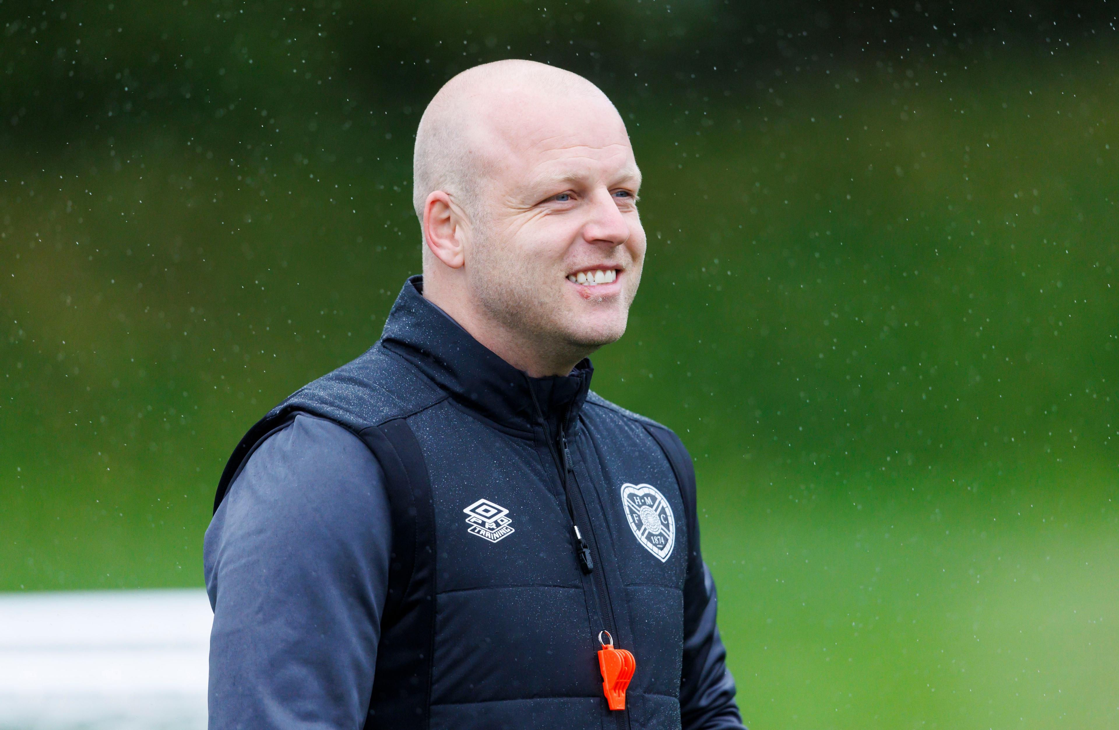 Steven Naismith wants Hearts to go toe-to-toe with Celtic - BBC Sport