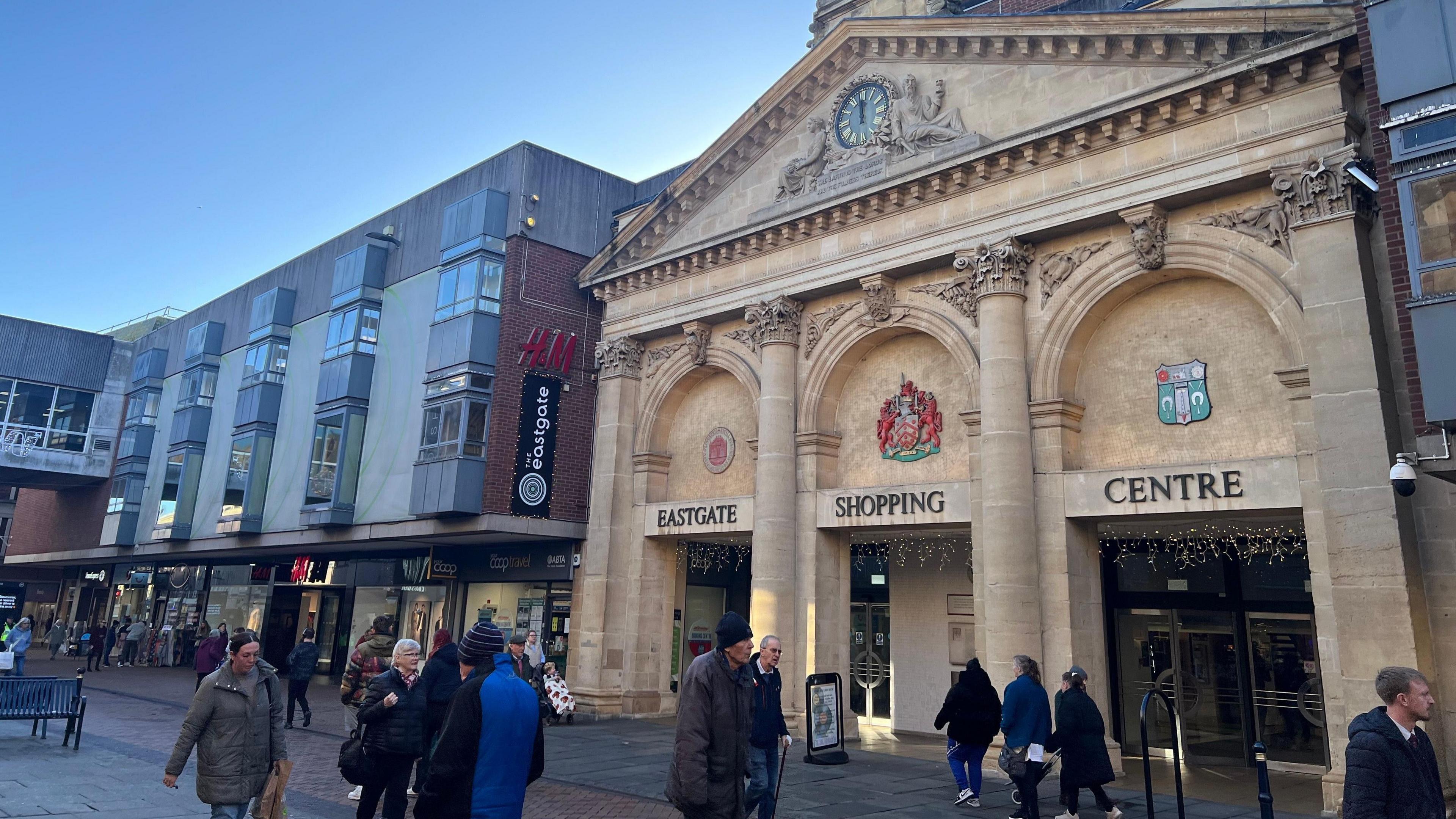 Councillor says AI video of Mayor of Gloucester 'serves purpose' - BBC News