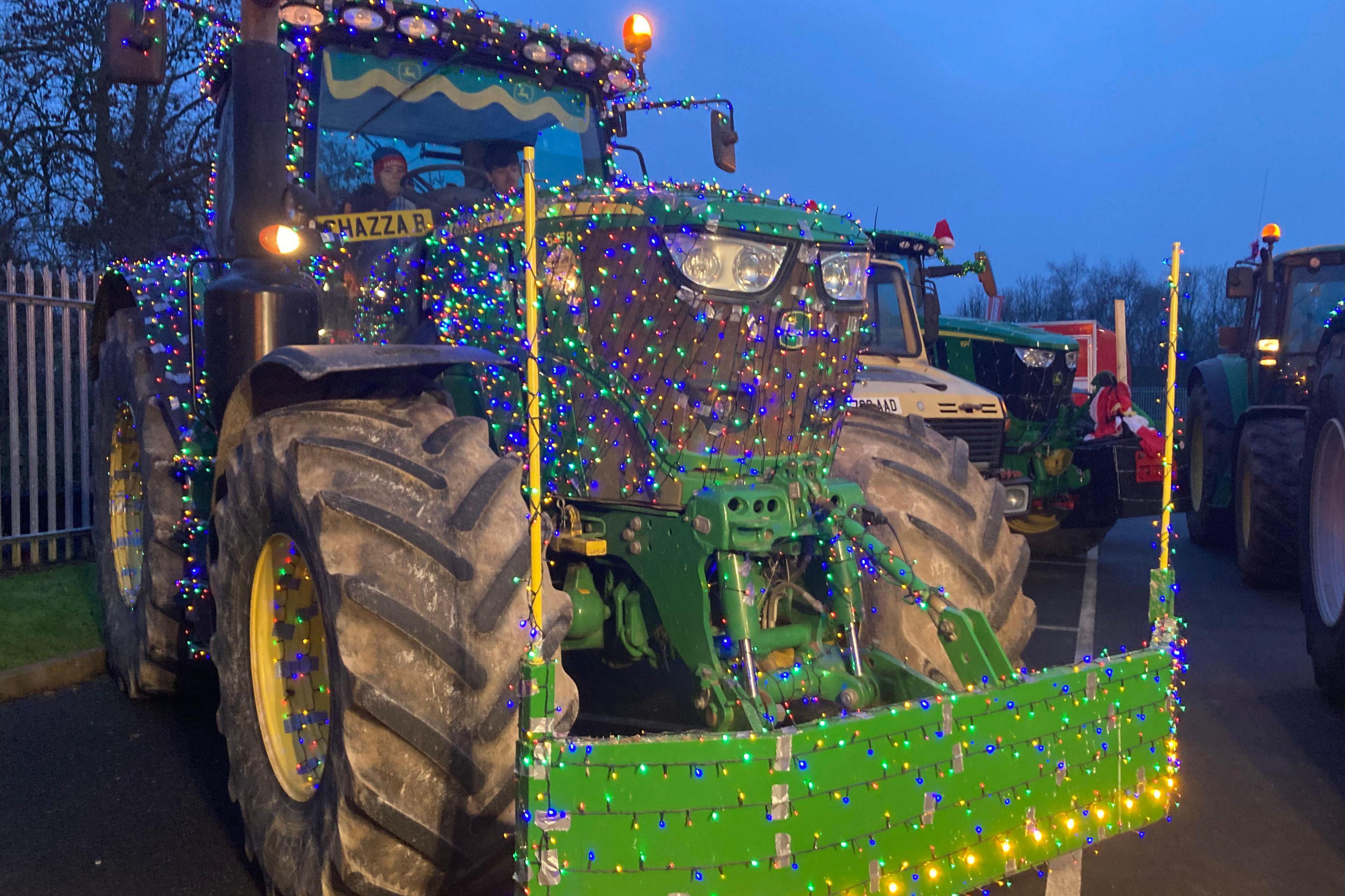 Christmas tractor convoy rolls through East Yorkshire villages - BBC News