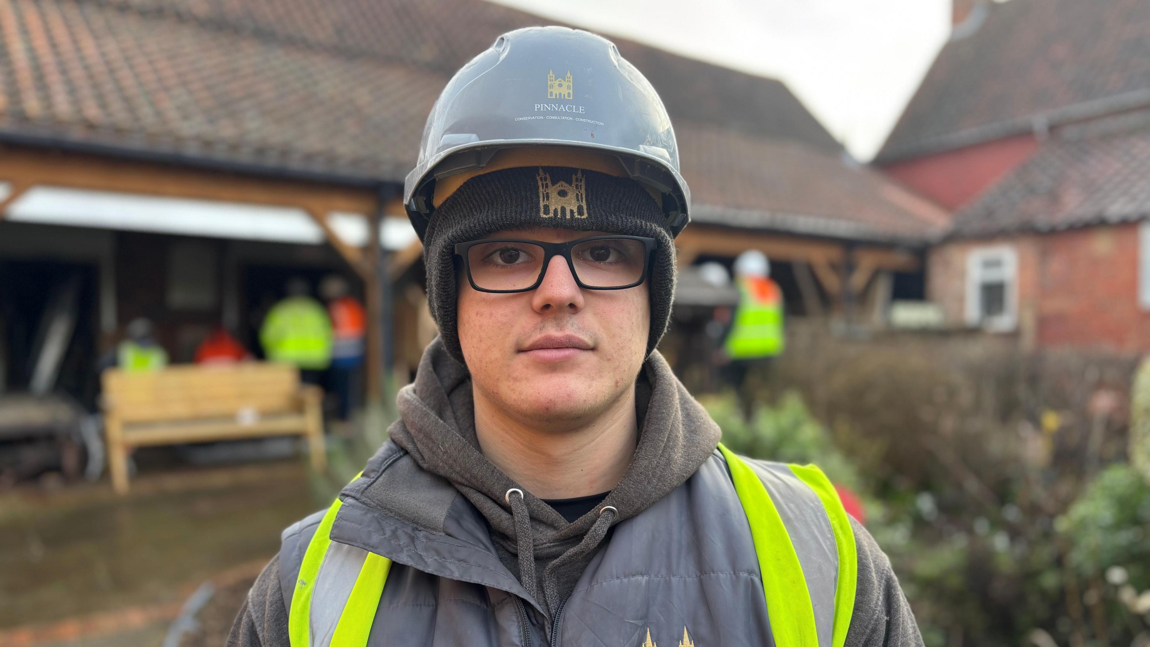 Course aims to tackle historic restoration skills gap - BBC News