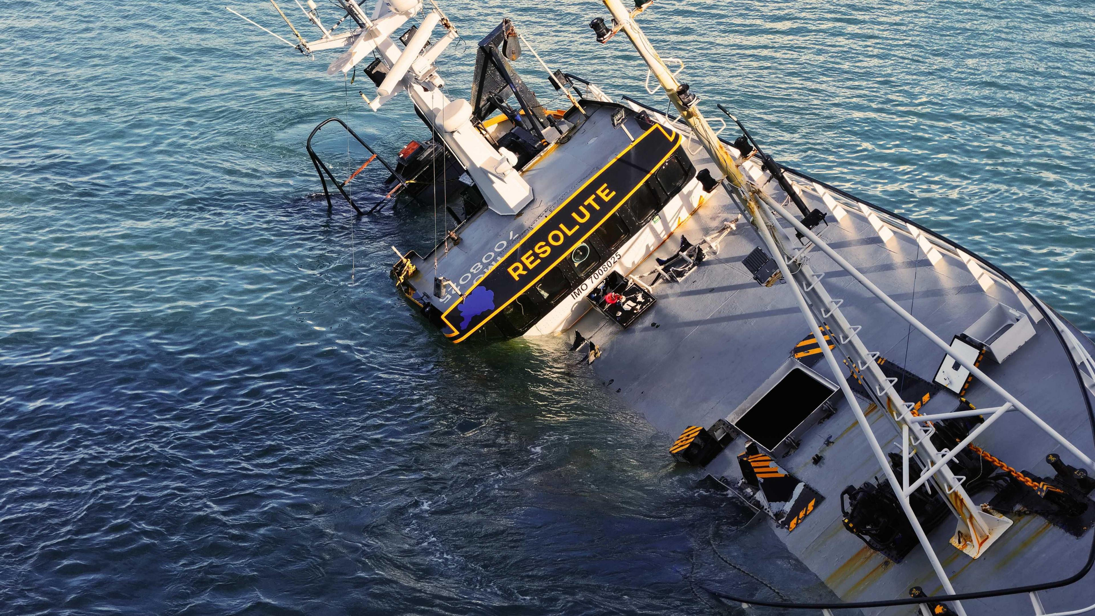 Grounded 24-metre shipwreck spotted off Pembrokeshire coast - BBC News