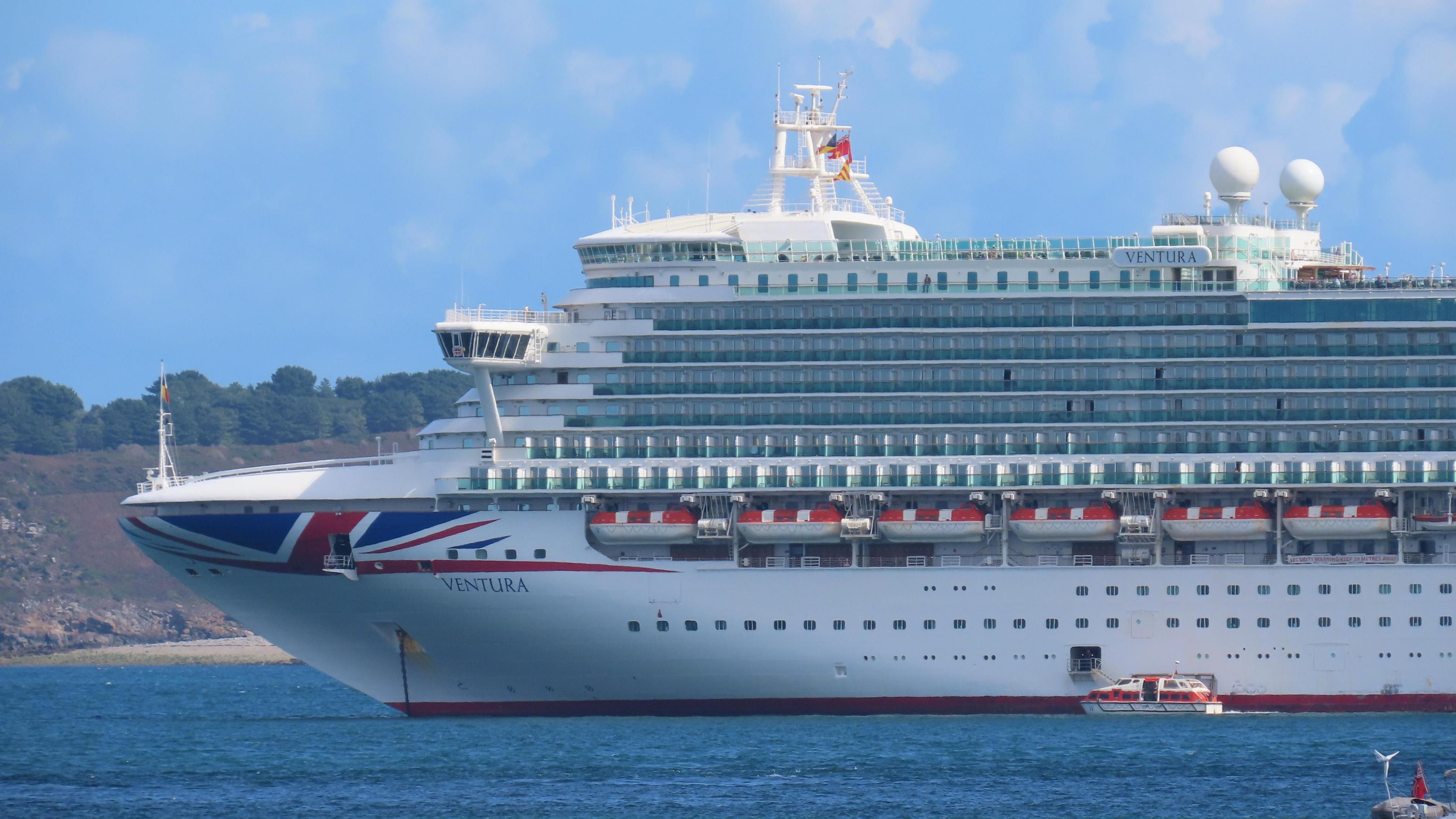 Visitor numbers to rise in Guernsey despite fewer cruise ships - BBC News