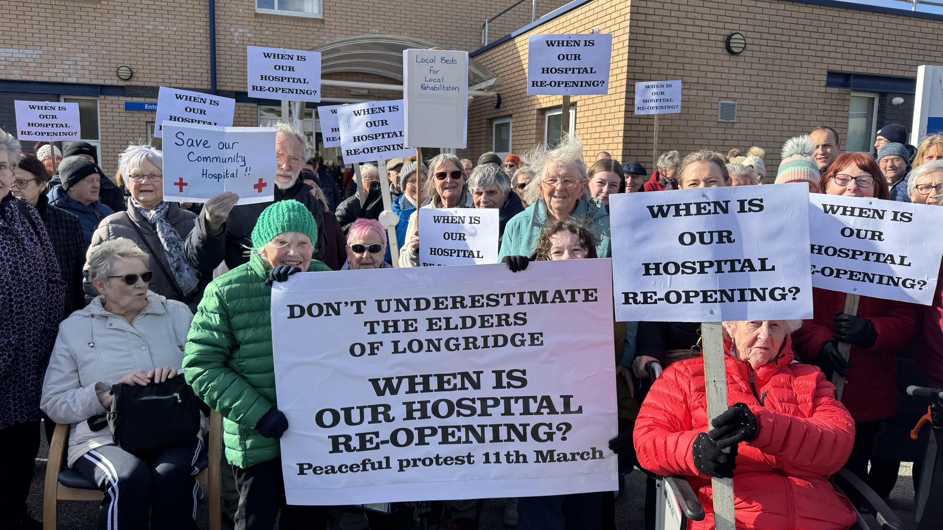 'When is our hospital reopening?' protesters in Longridge ask - BBC News