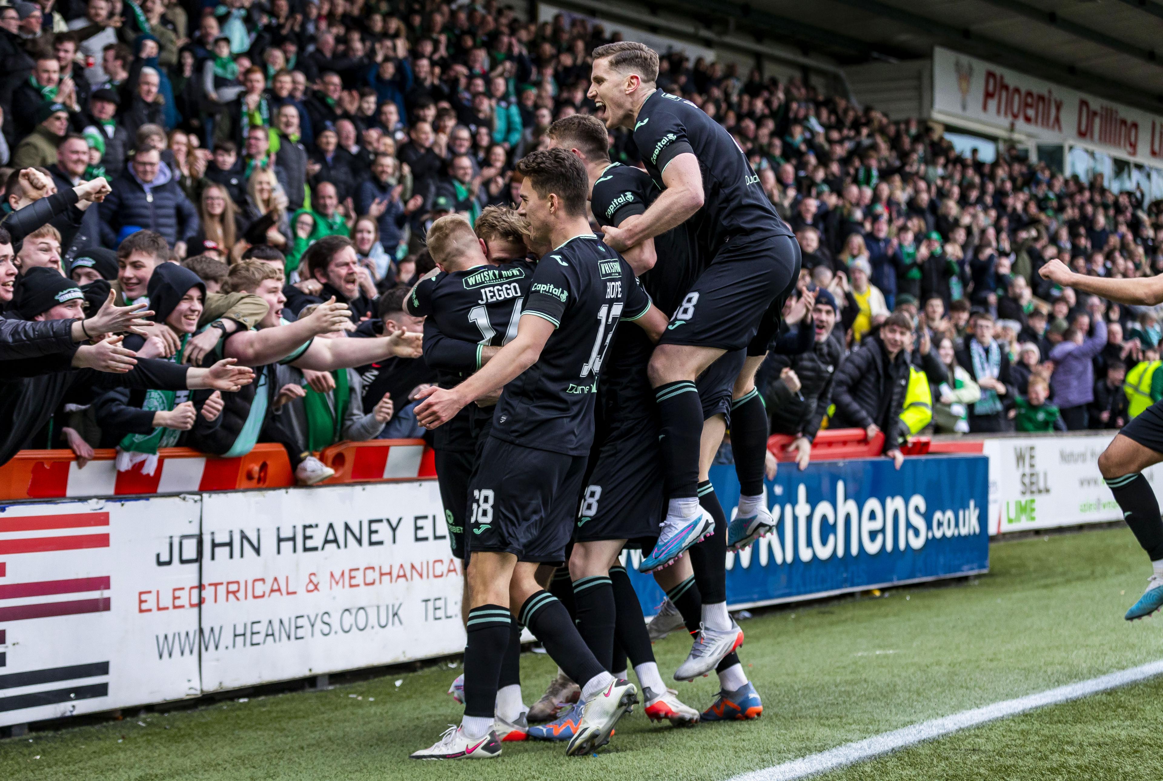 'Hibs are on Hearts' tail' - BBC Sport