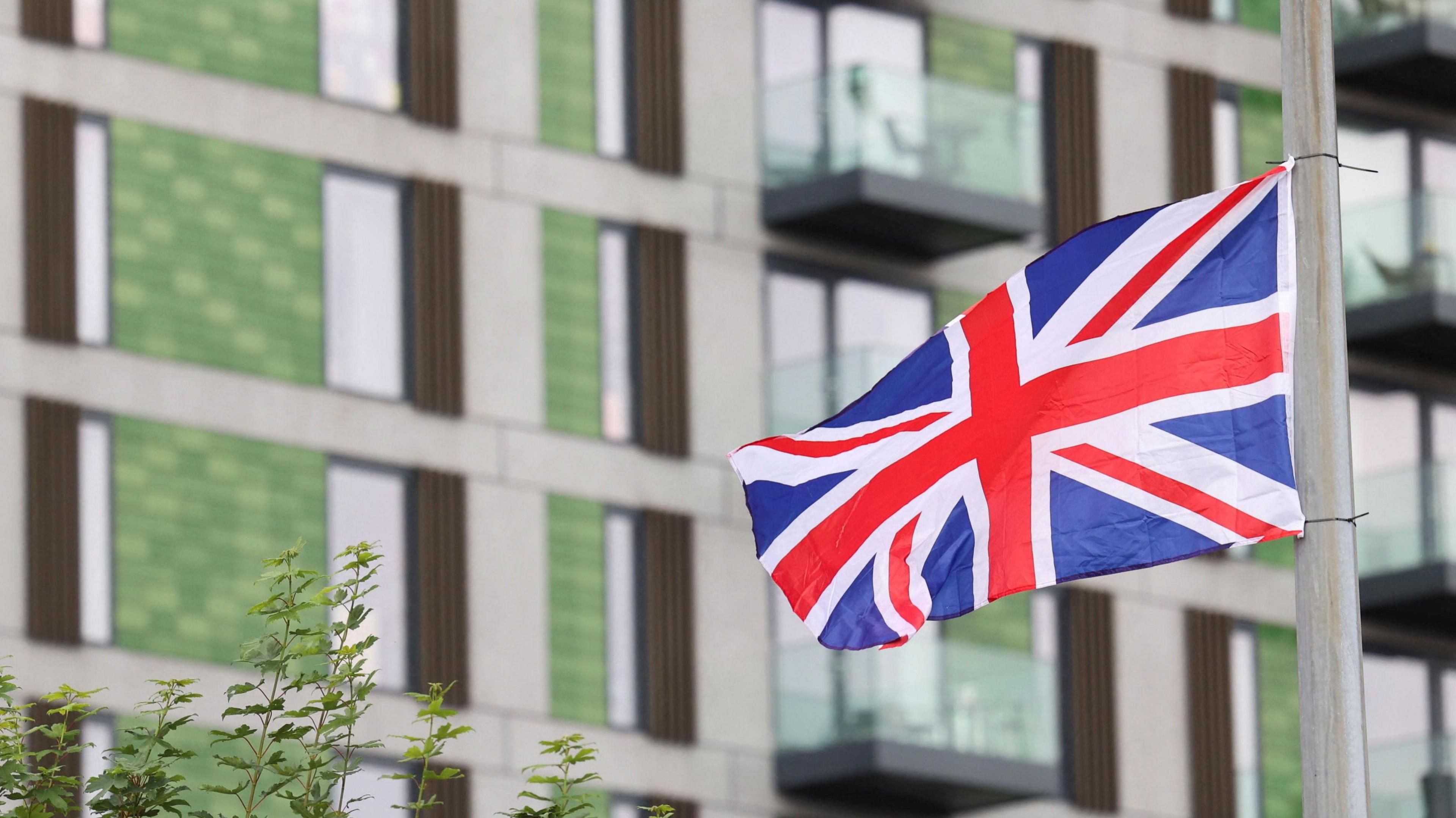 Peterborough's 'dishevelled' union jacks to be removed - BBC News