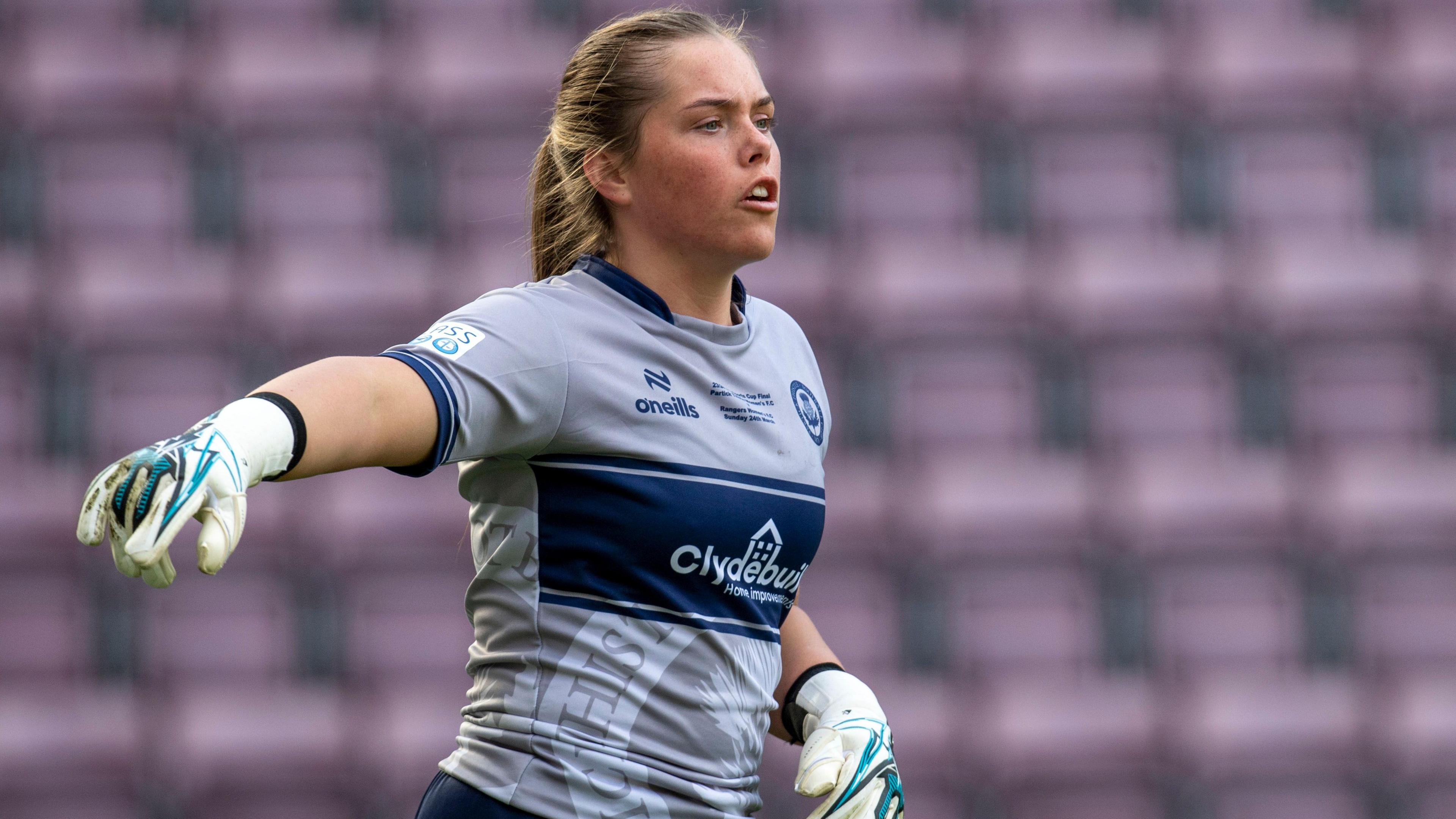 Martinez Losa shows support for 'brave' Easdon - BBC Sport