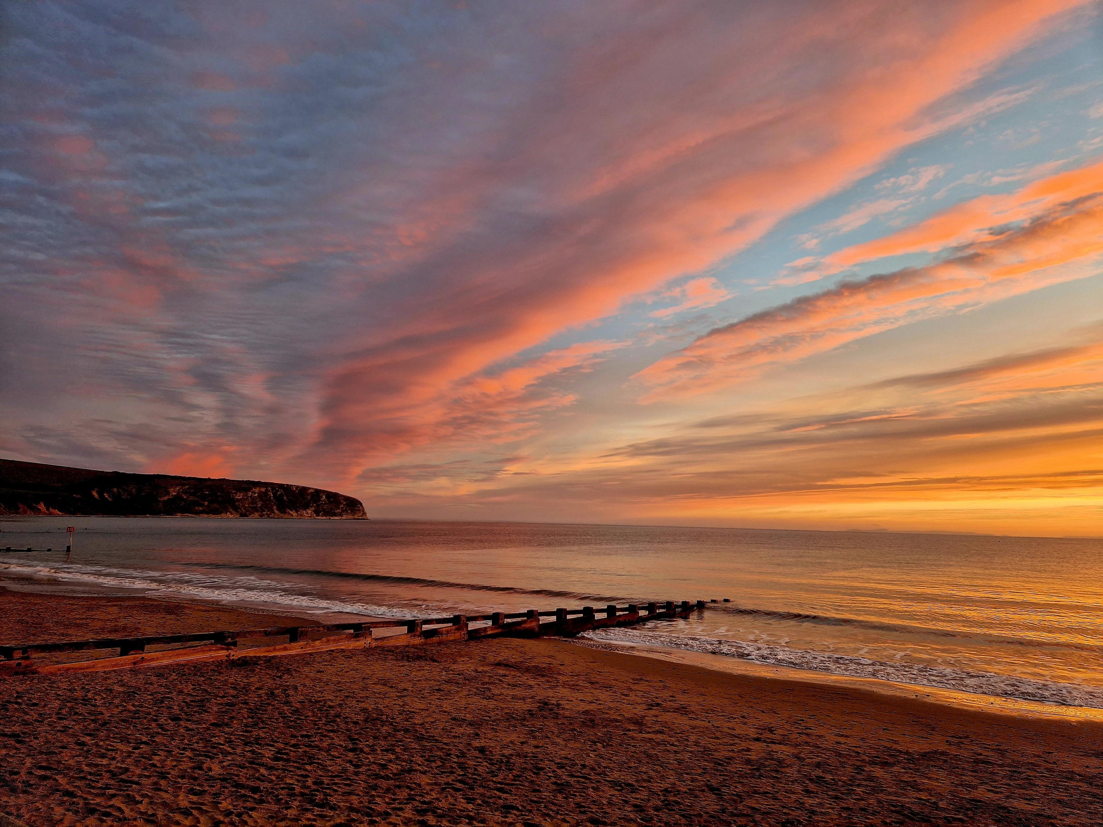 Beautiful pictures of Wednesday's sunrise in Hampshire and Dorset - BBC ...