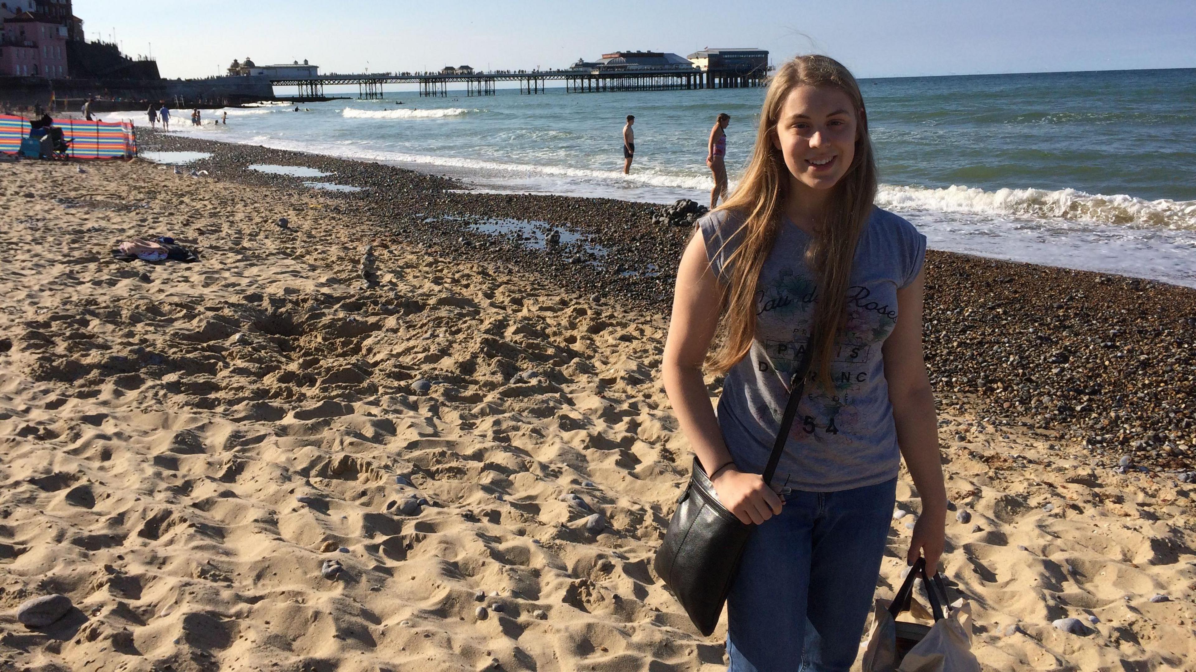 Natasha Abrahart's parents welcome debate on student welfare - BBC News