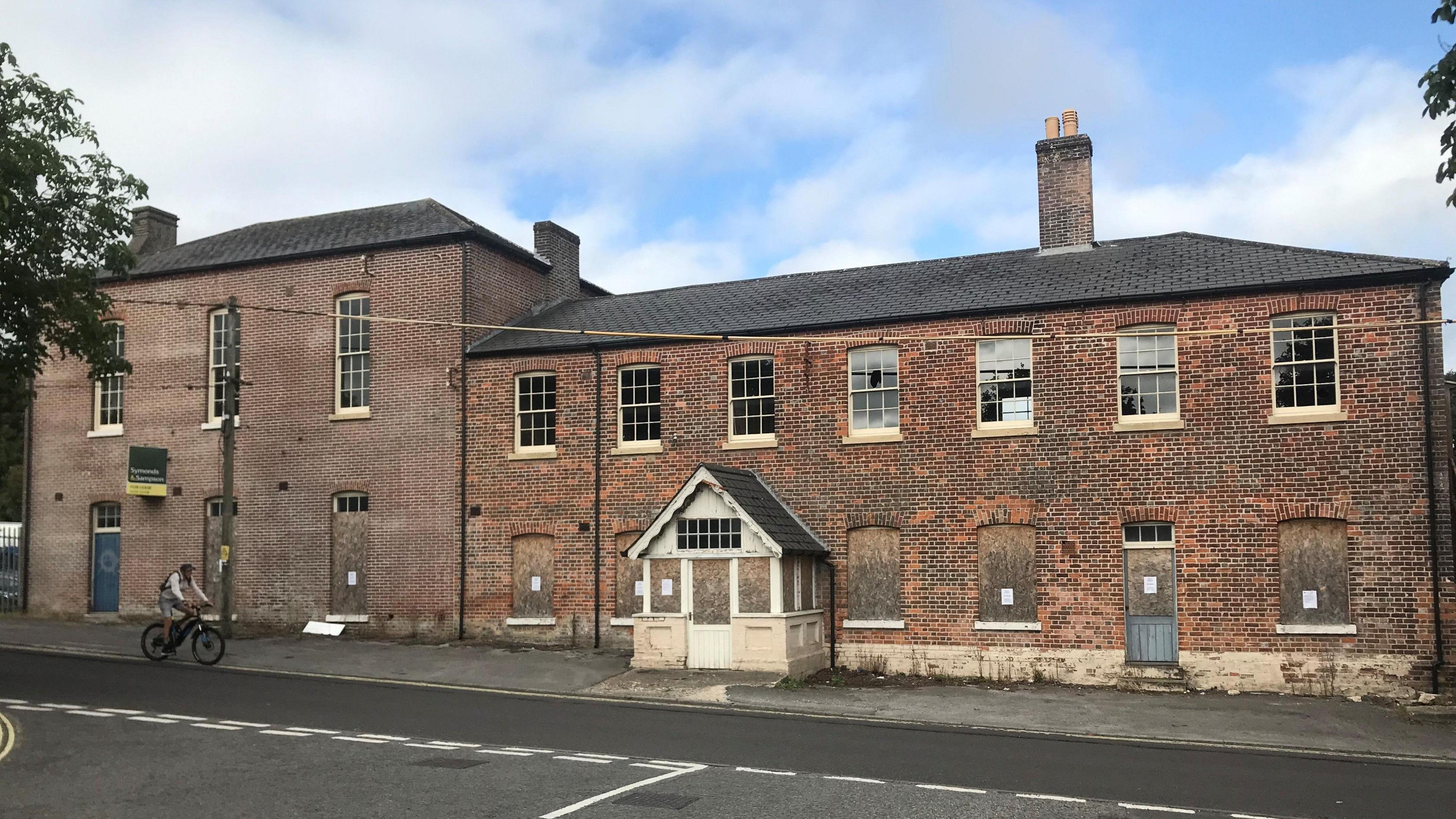 Dorchester ex-military hospital to become entertainment venue - BBC News