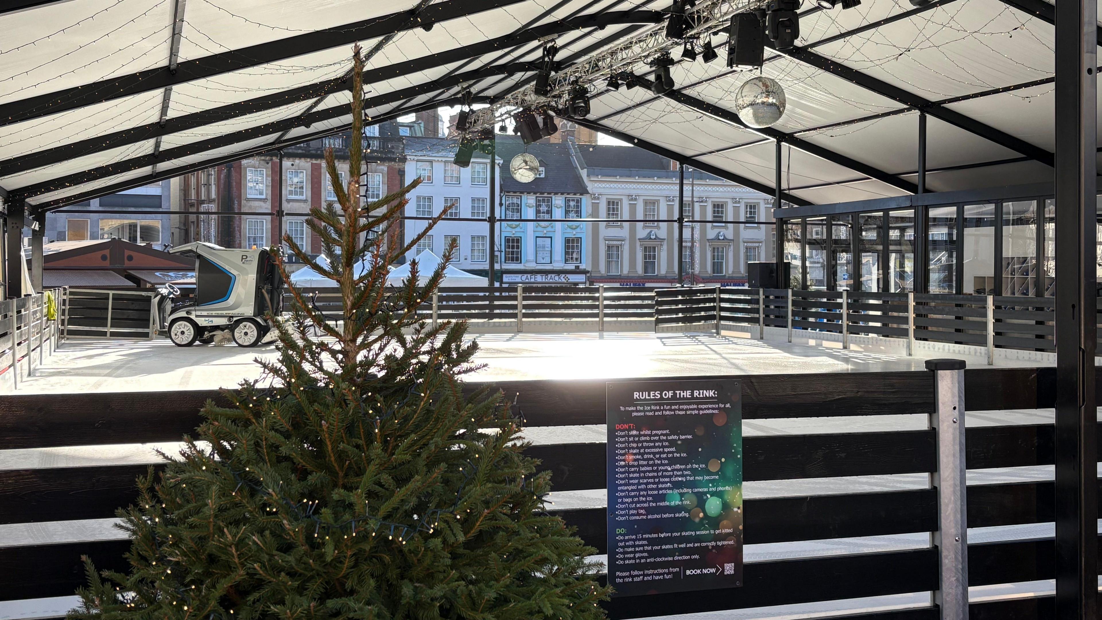 Northampton Market Square Ice rink made by Somerset House team - BBC News