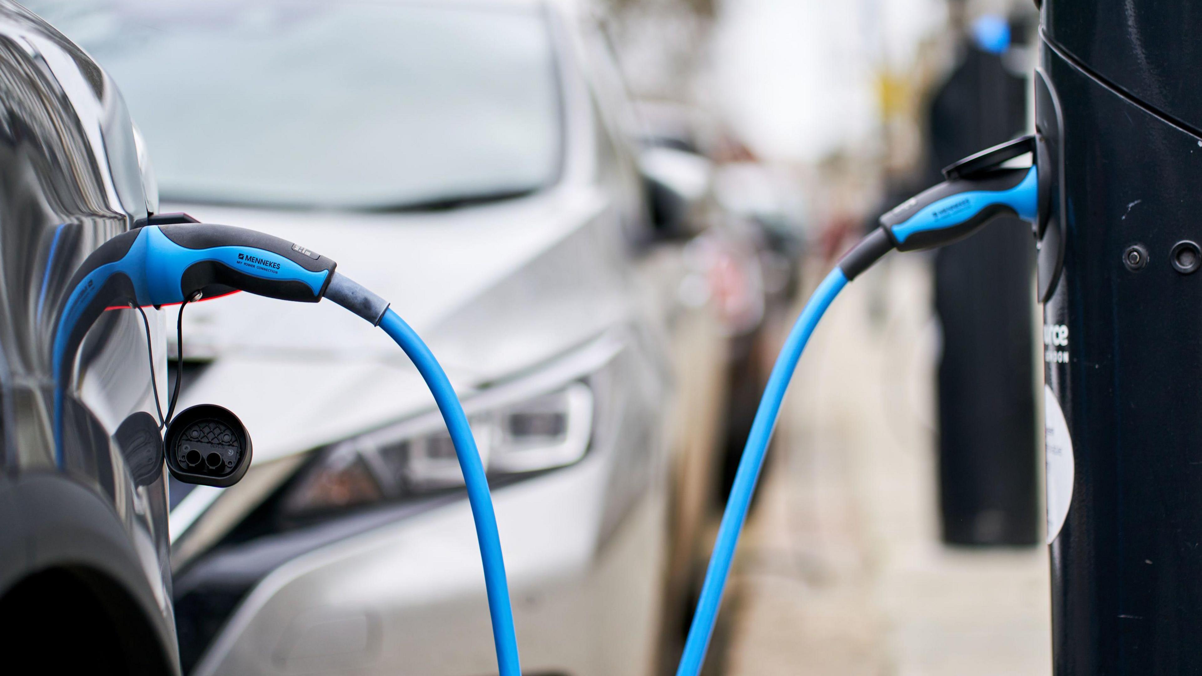 London congestion charge for EV drivers comes into effect - BBC News