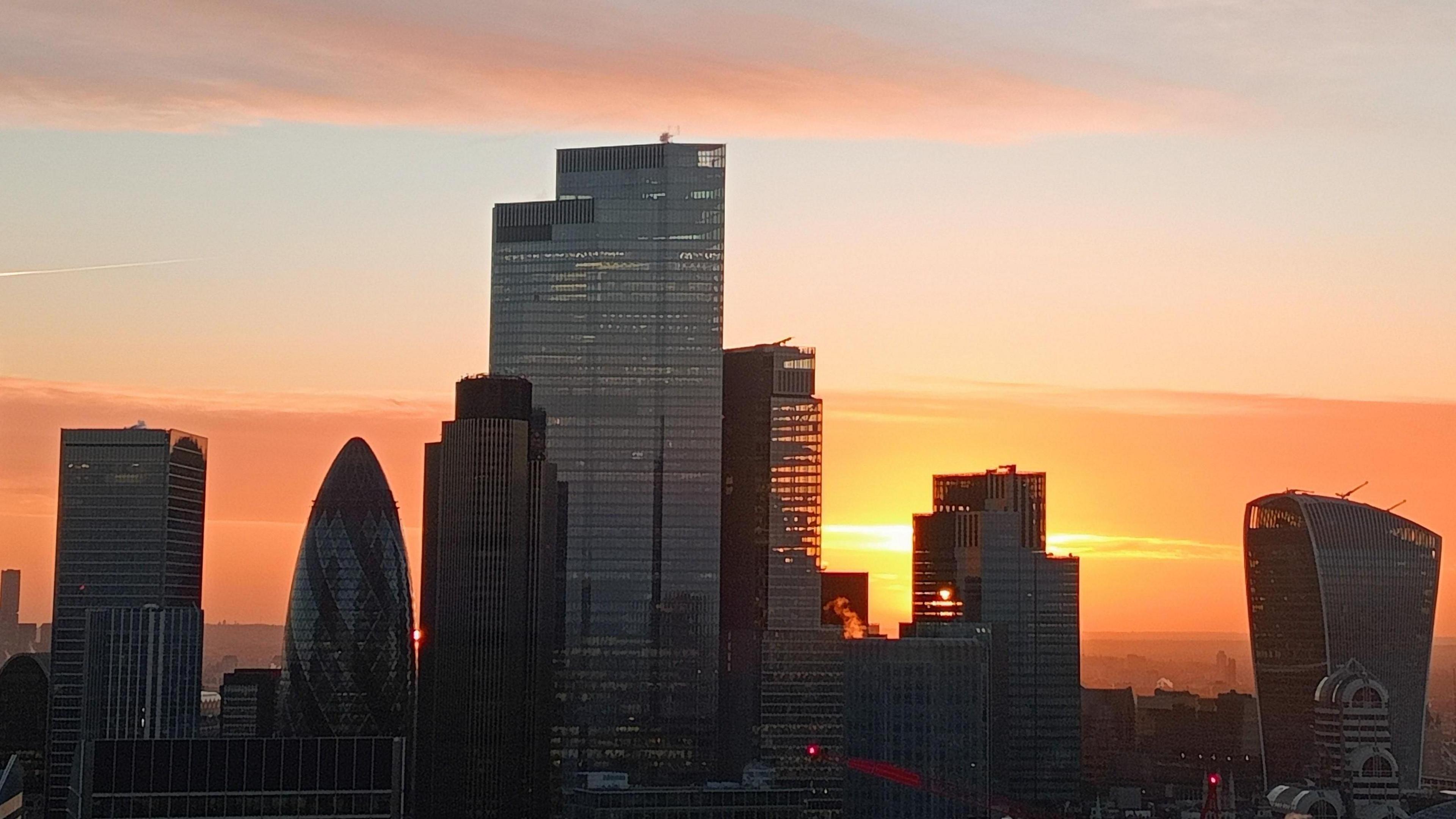 UK sunrise: Your pictures of beautiful skies - BBC Weather