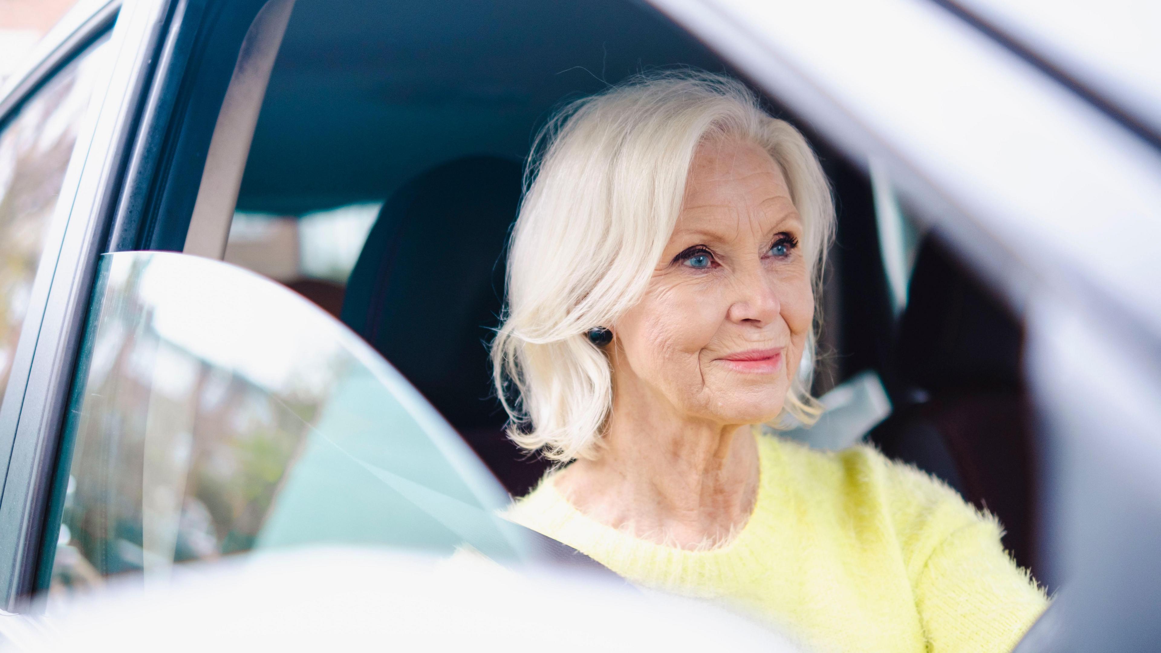 Drivers over 70 to face eye tests every three years - BBC News
