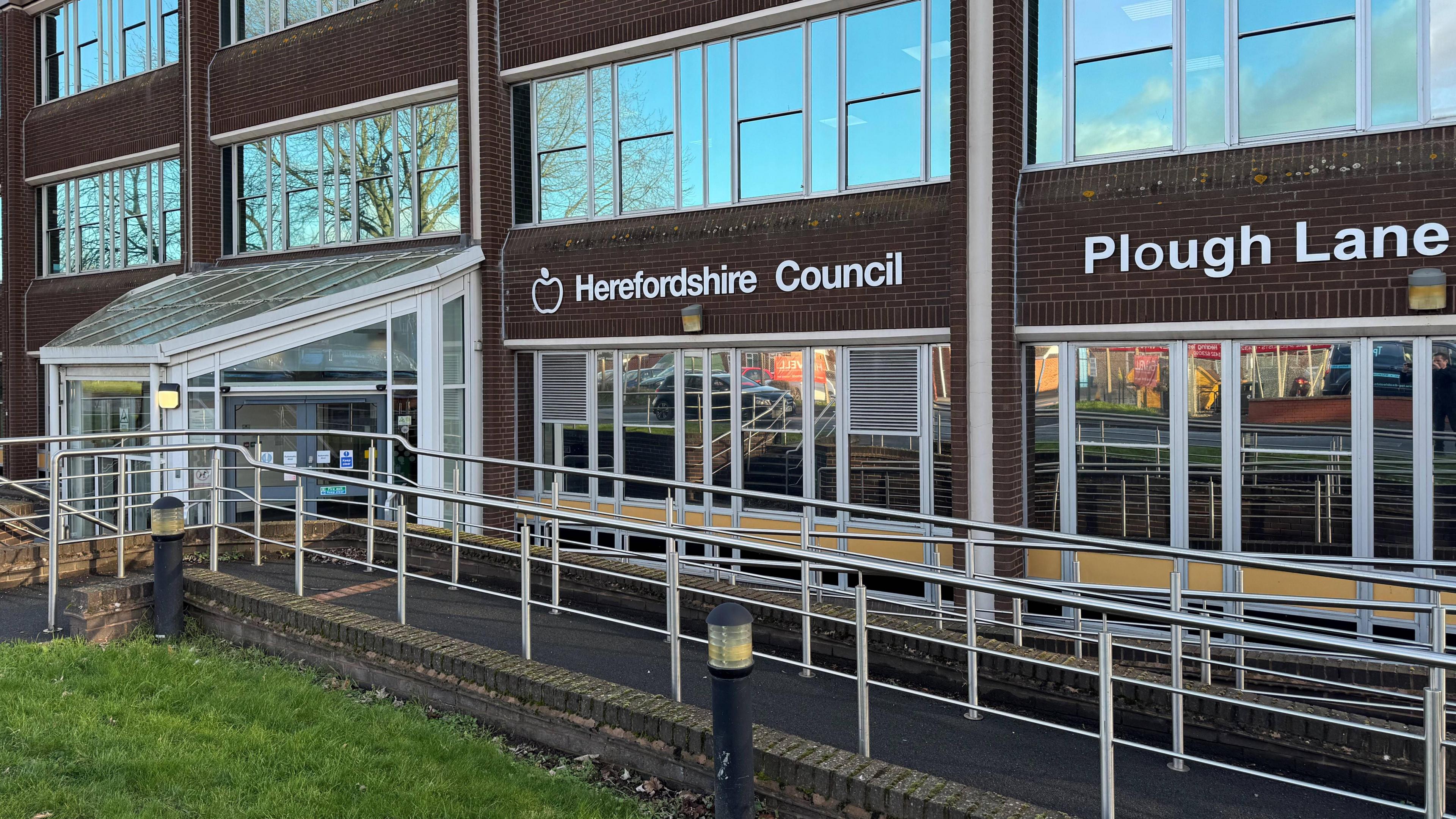 Herefordshire Council tax set to rise by 5% - BBC News