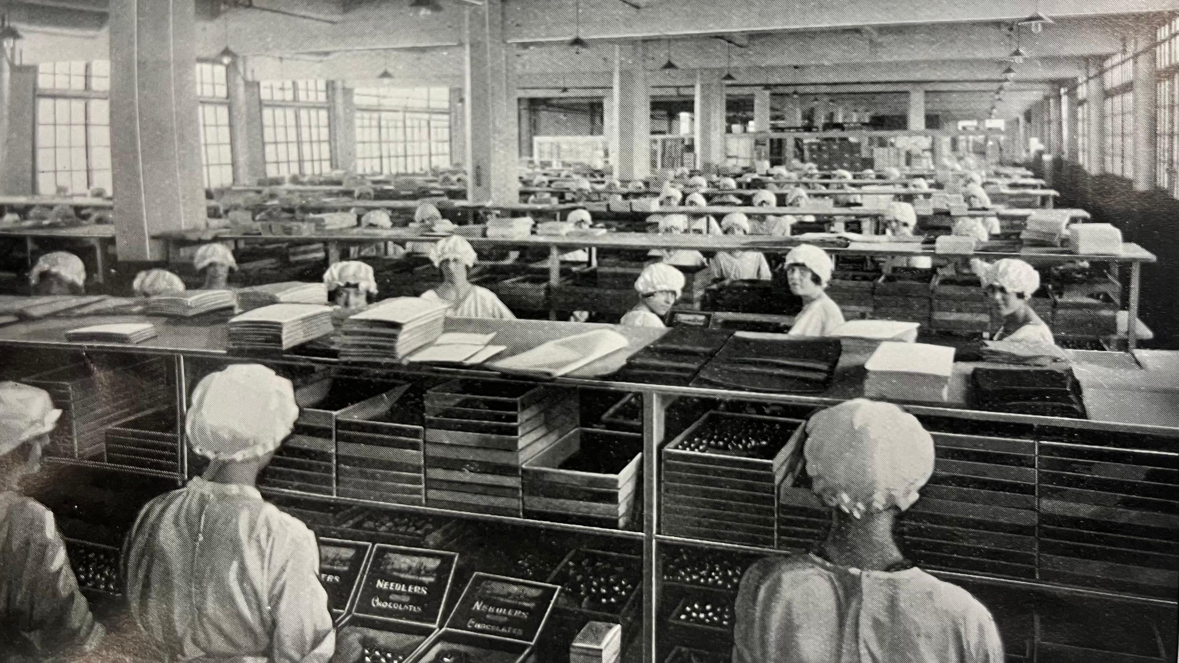 The day a sweet factory in Hull sang to the nation - BBC News
