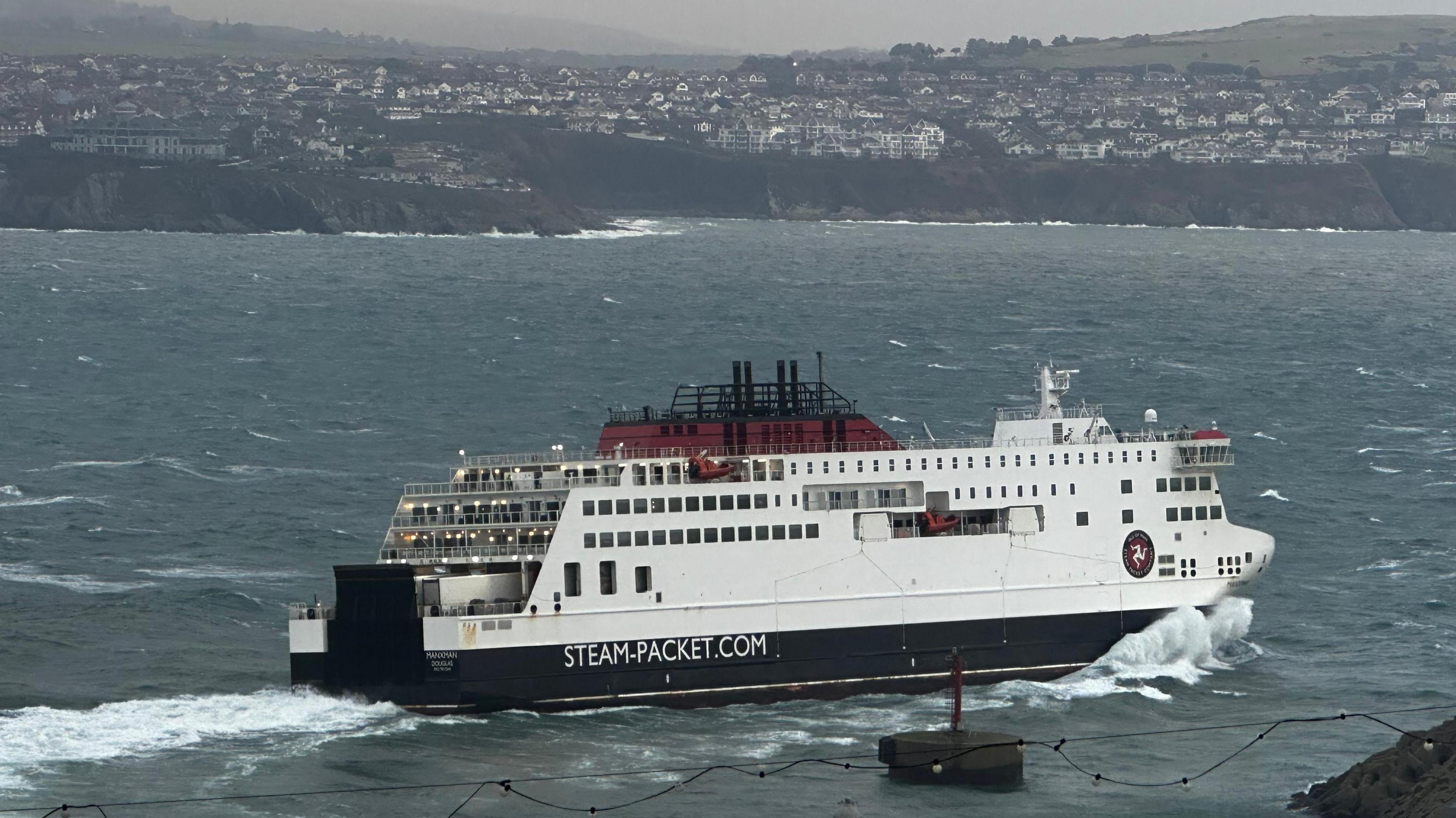 Isle of Man ferries resume but drivers warned of crashing waves - BBC News