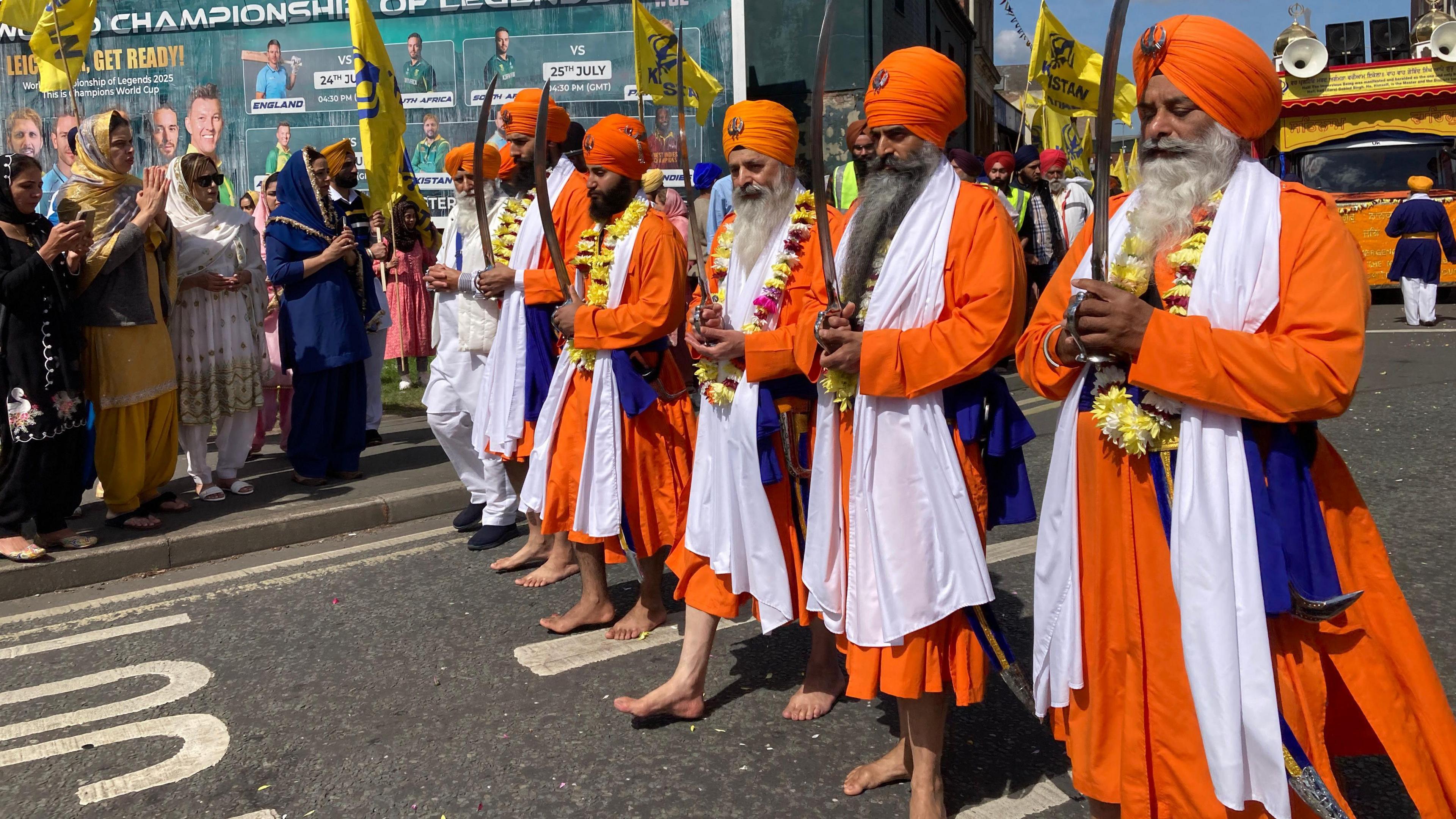 London marks Vaisakhi with large crowds in Trafalgar Square - BBC News