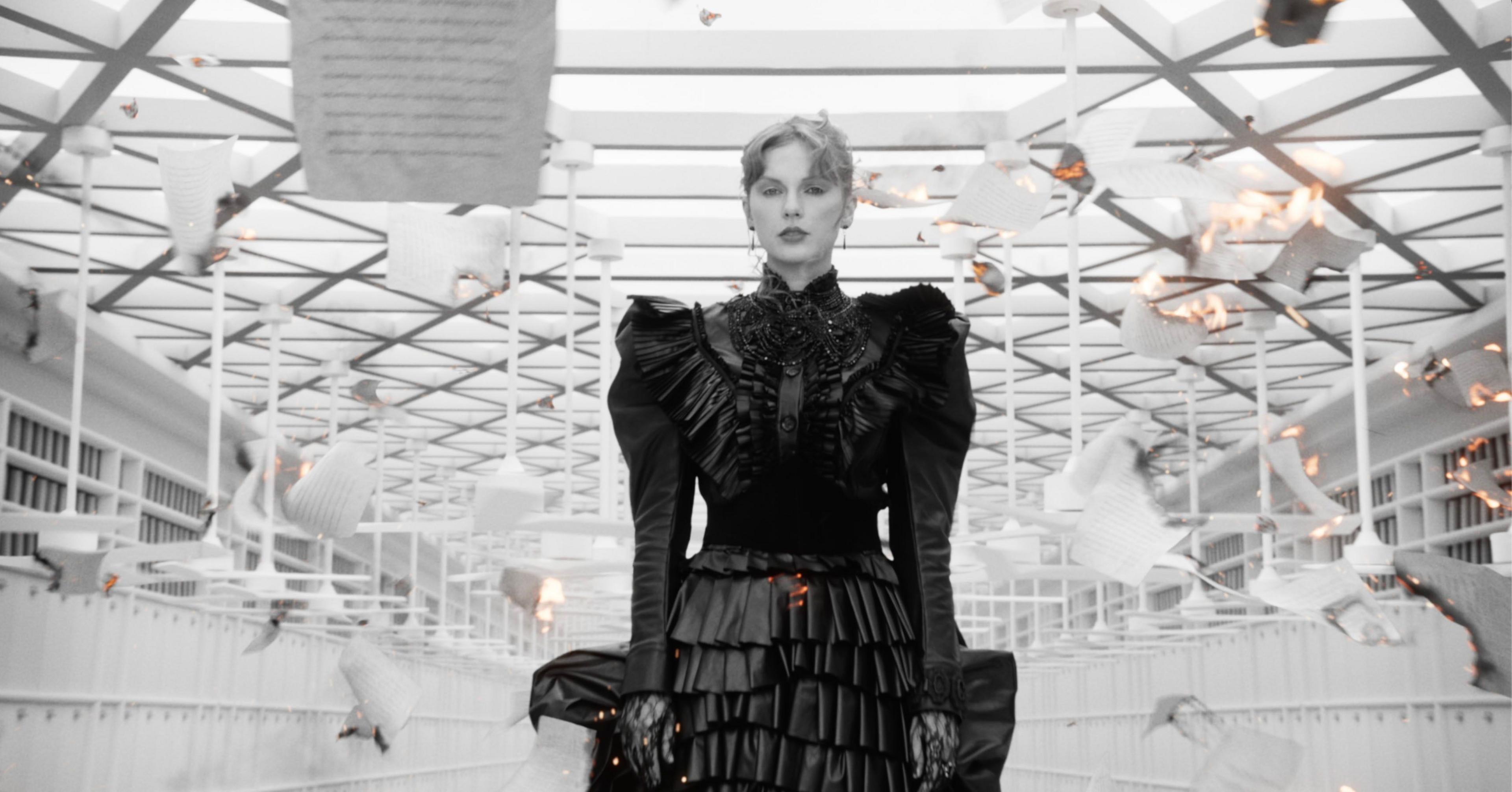 Taylor Swift's personal items to go on display at the V&A - BBC Newsround