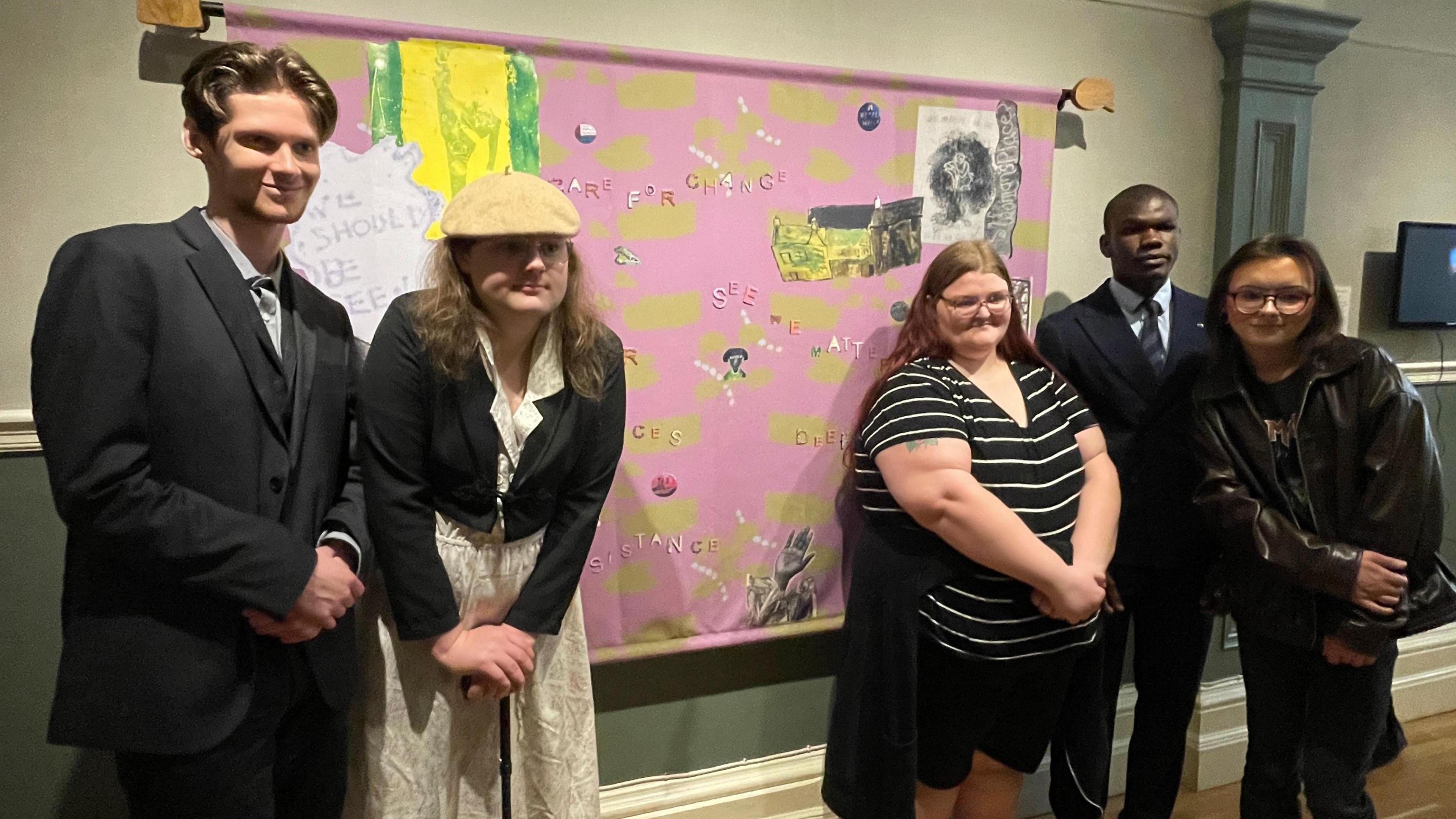 Care leavers form connections as art show tours UK - BBC News