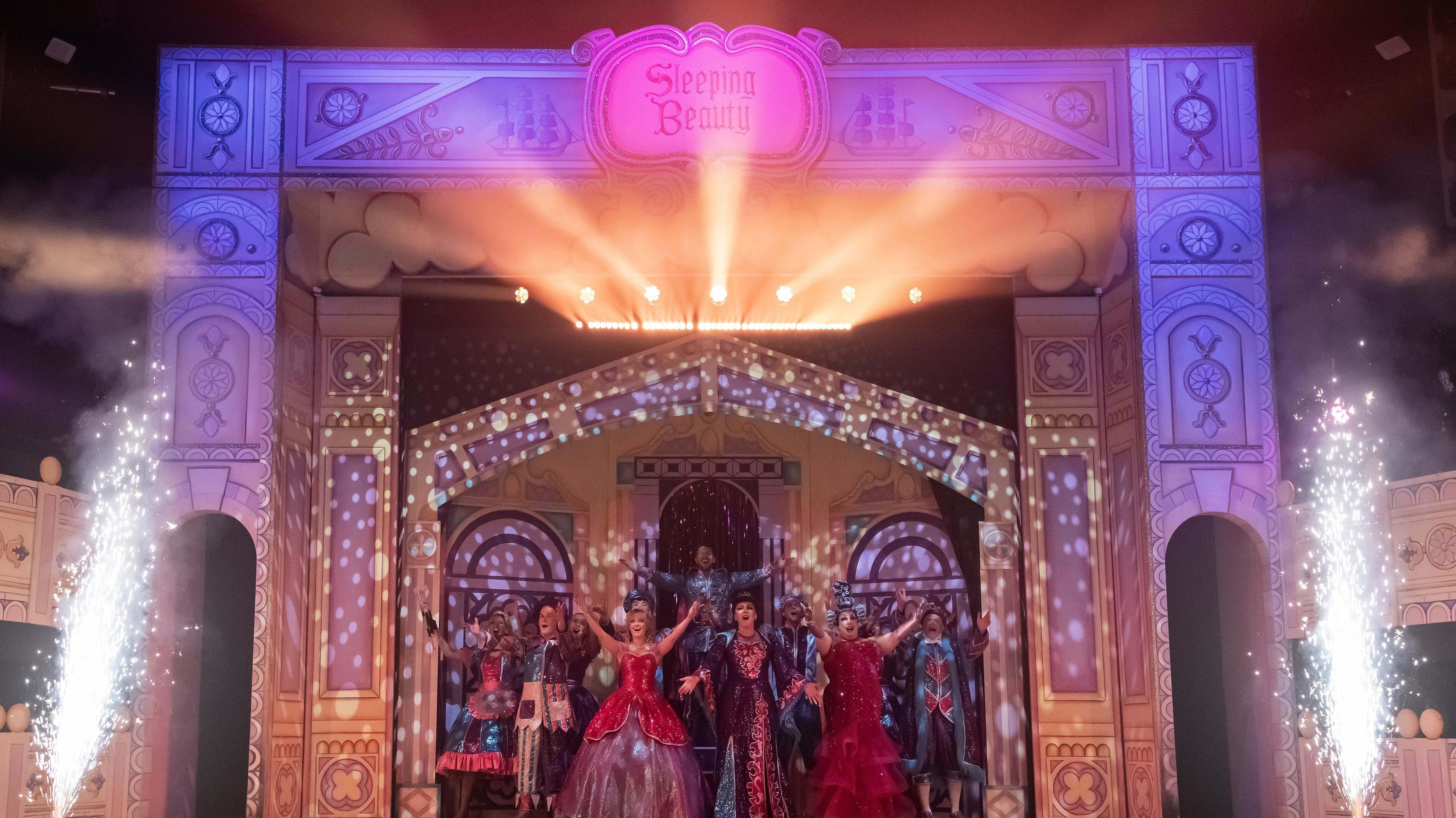 Panto: How the art form has become a lifeline for actors - BBC News