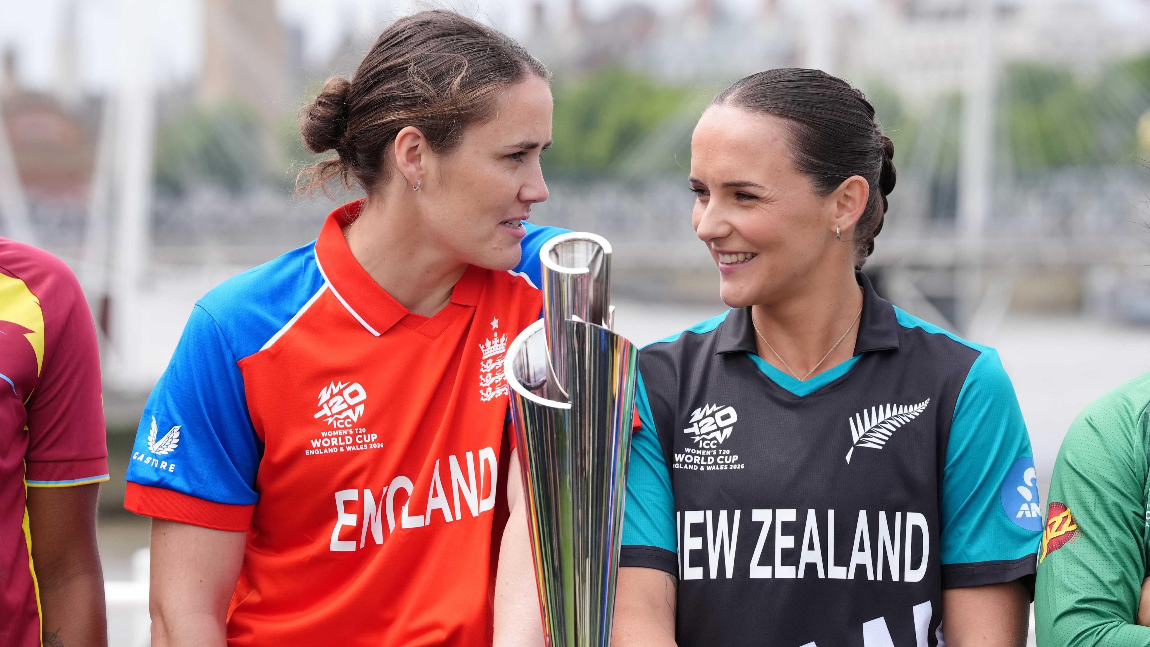 Women's T20 World Cup launches with cricket game on Waterloo Bridge ...