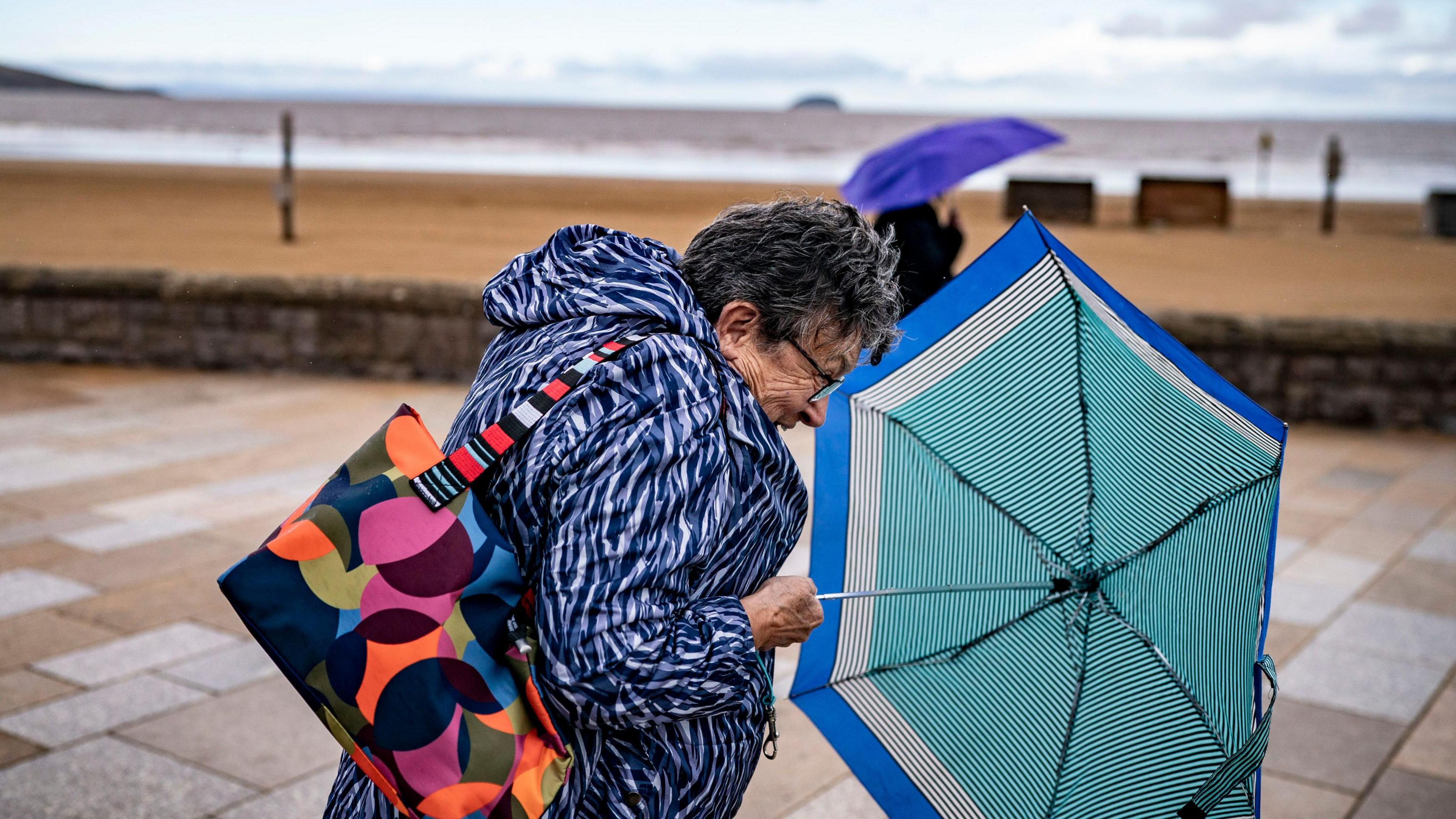 Strong wind warning issued as stormy weather to sweep across the UK ...