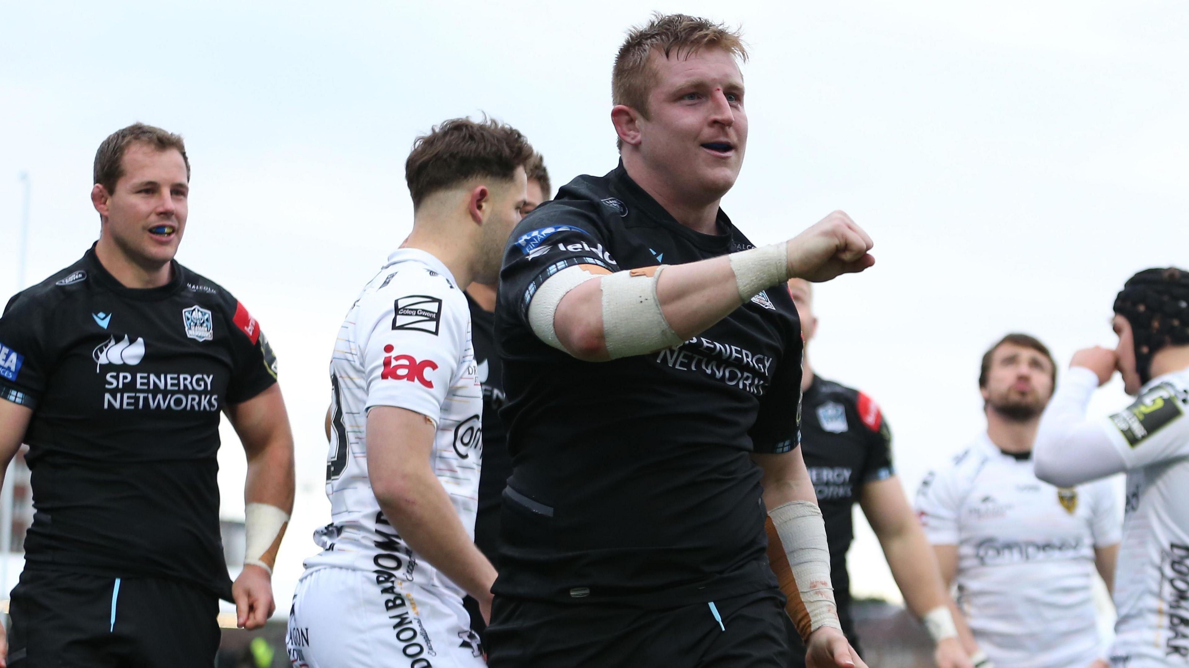 Matthews replaces injured McInally for Scotland - BBC Sport