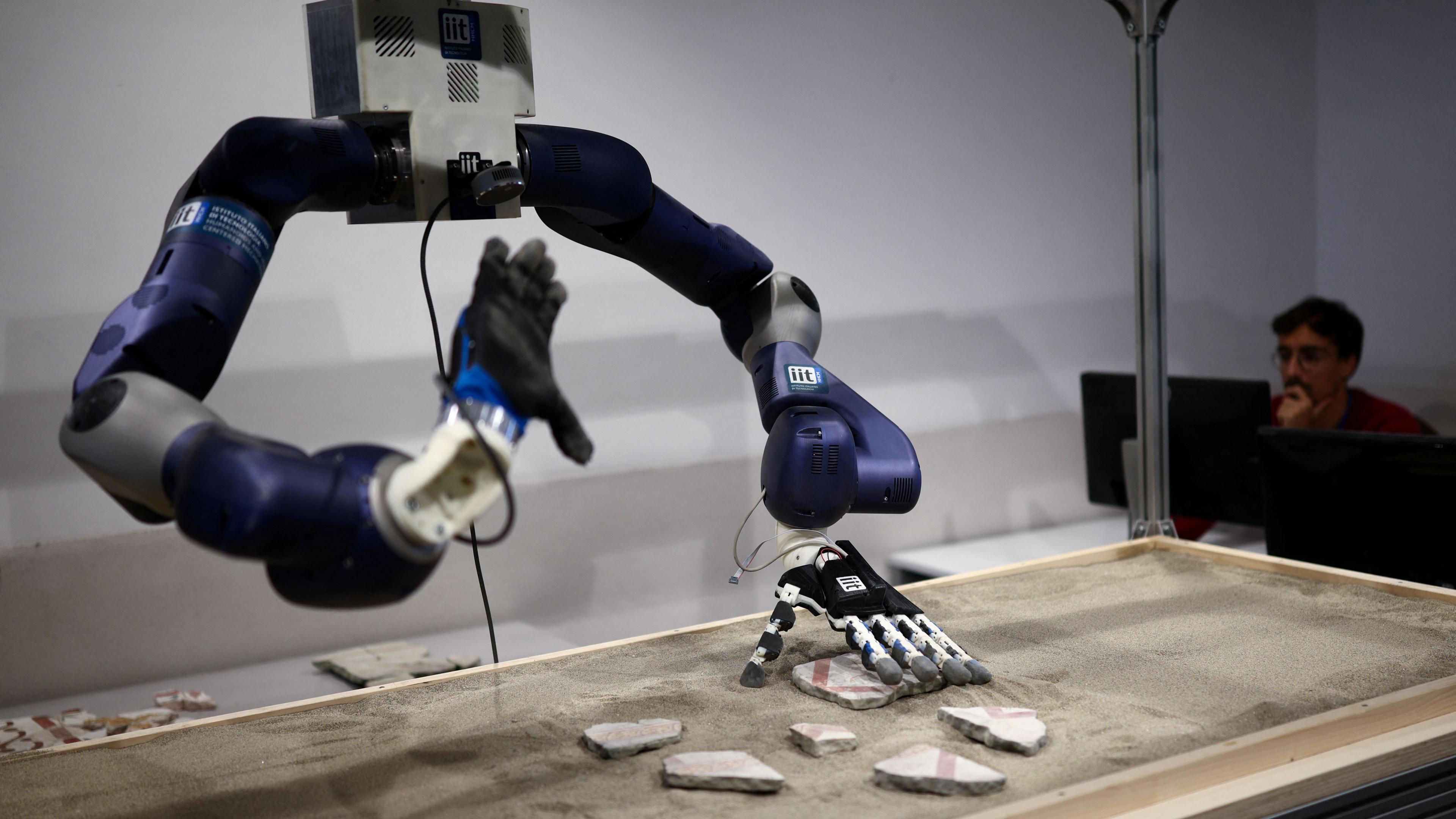 Pompeii robot helps to piece together treasures from the past - BBC ...