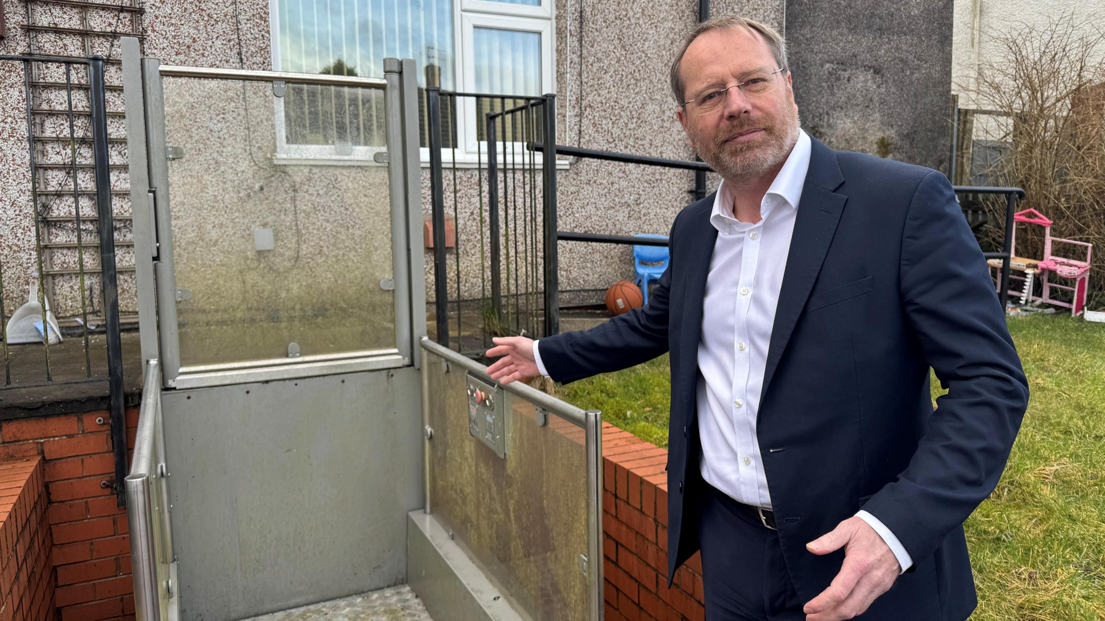Bacup woman left feeling 'lonely' when lift breaks - BBC News