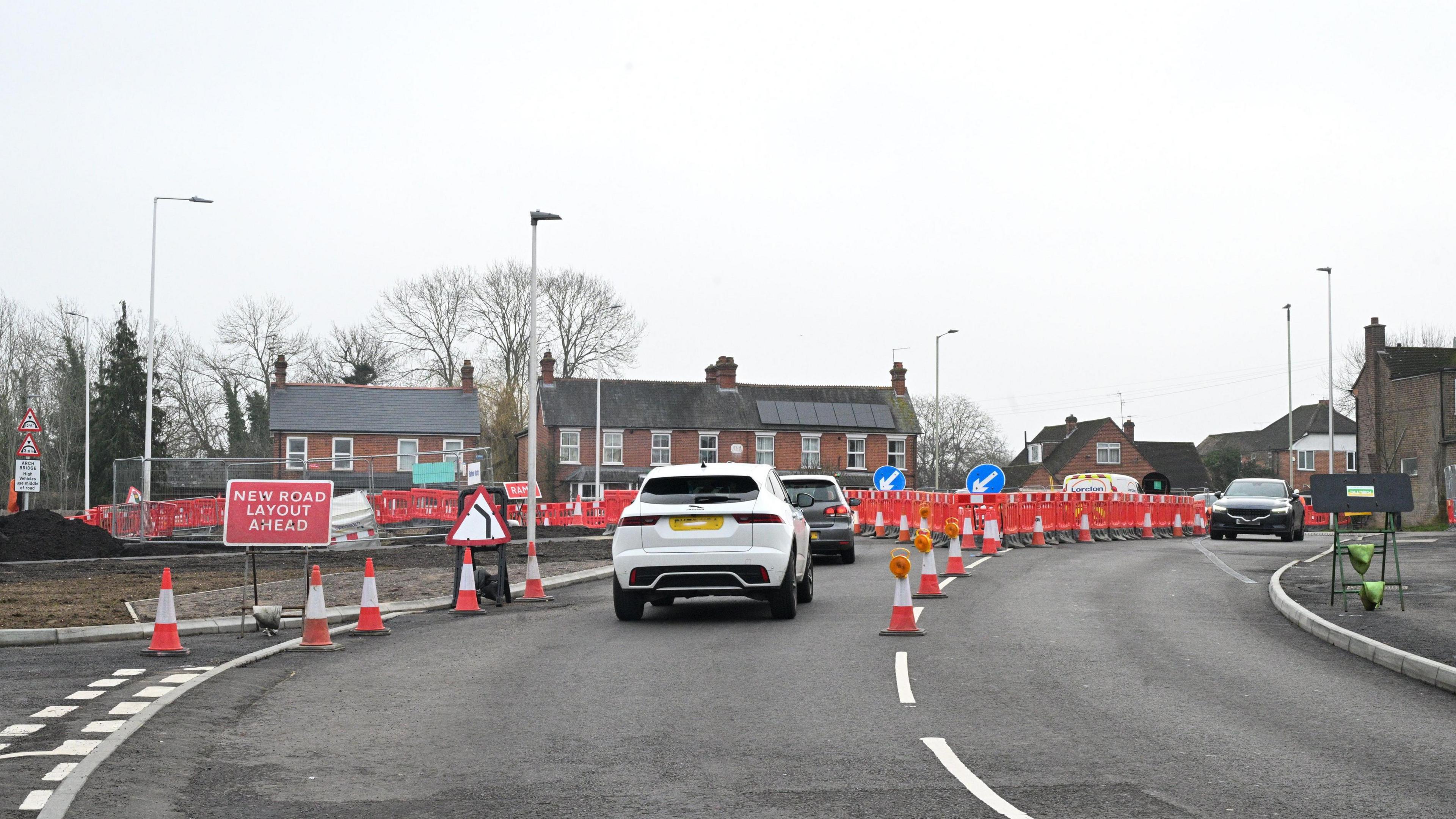 Next stage of South Wokingham Distributor Road project under way - BBC News