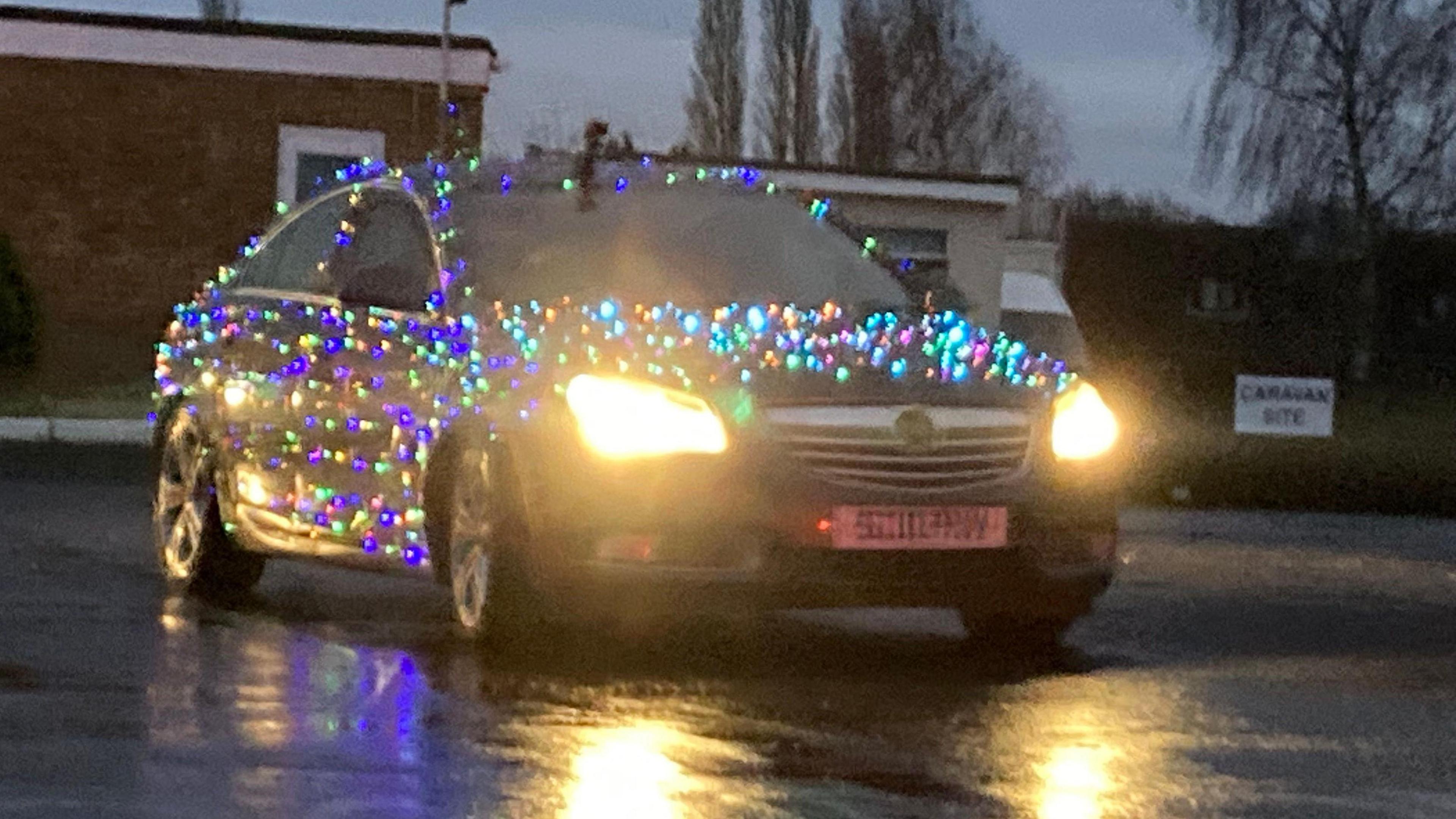 Are Christmas lights fixed to cars joyful or a menace? - BBC News