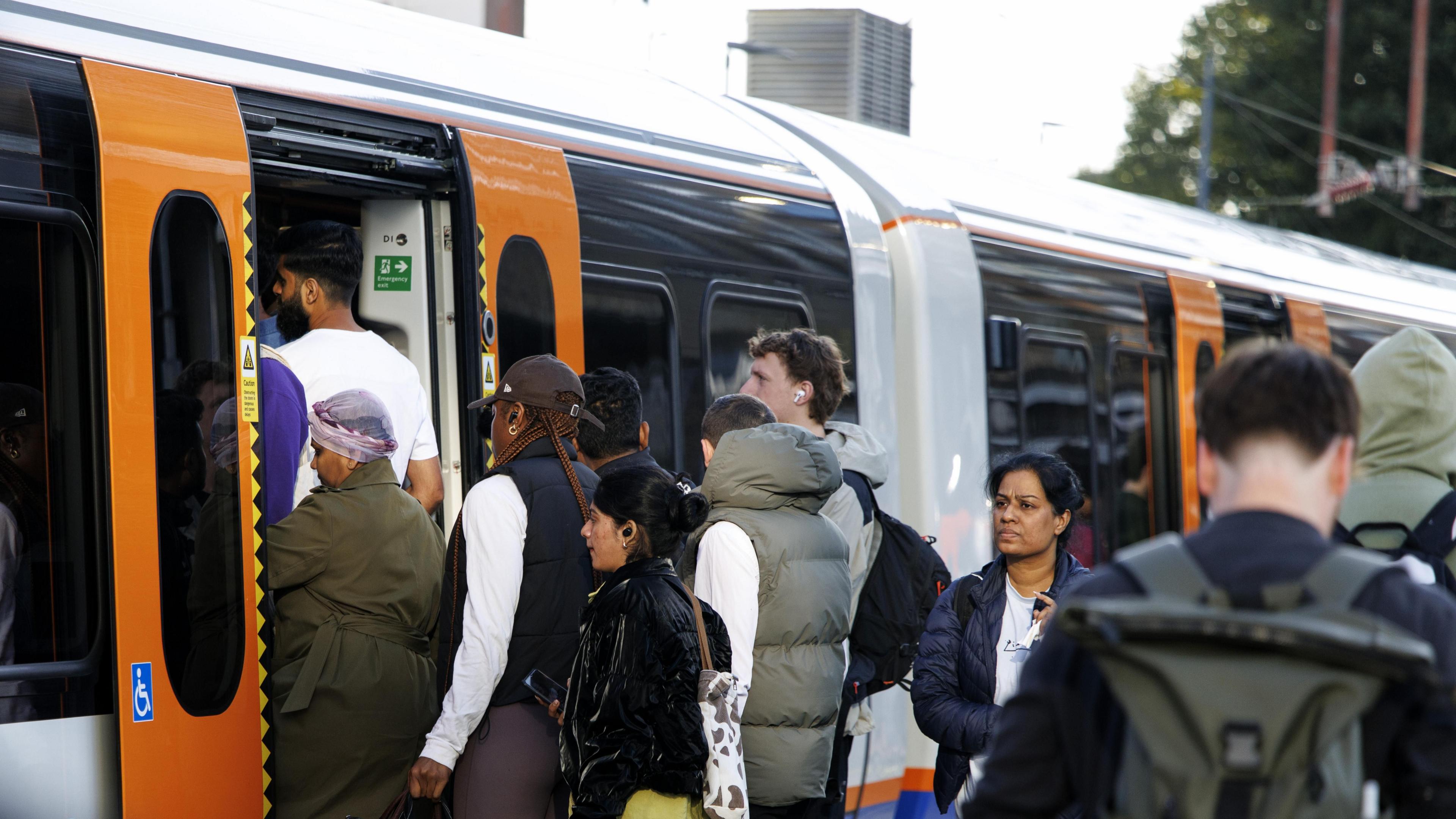 Windrush line to run as normal despite strike, says TfL - BBC News