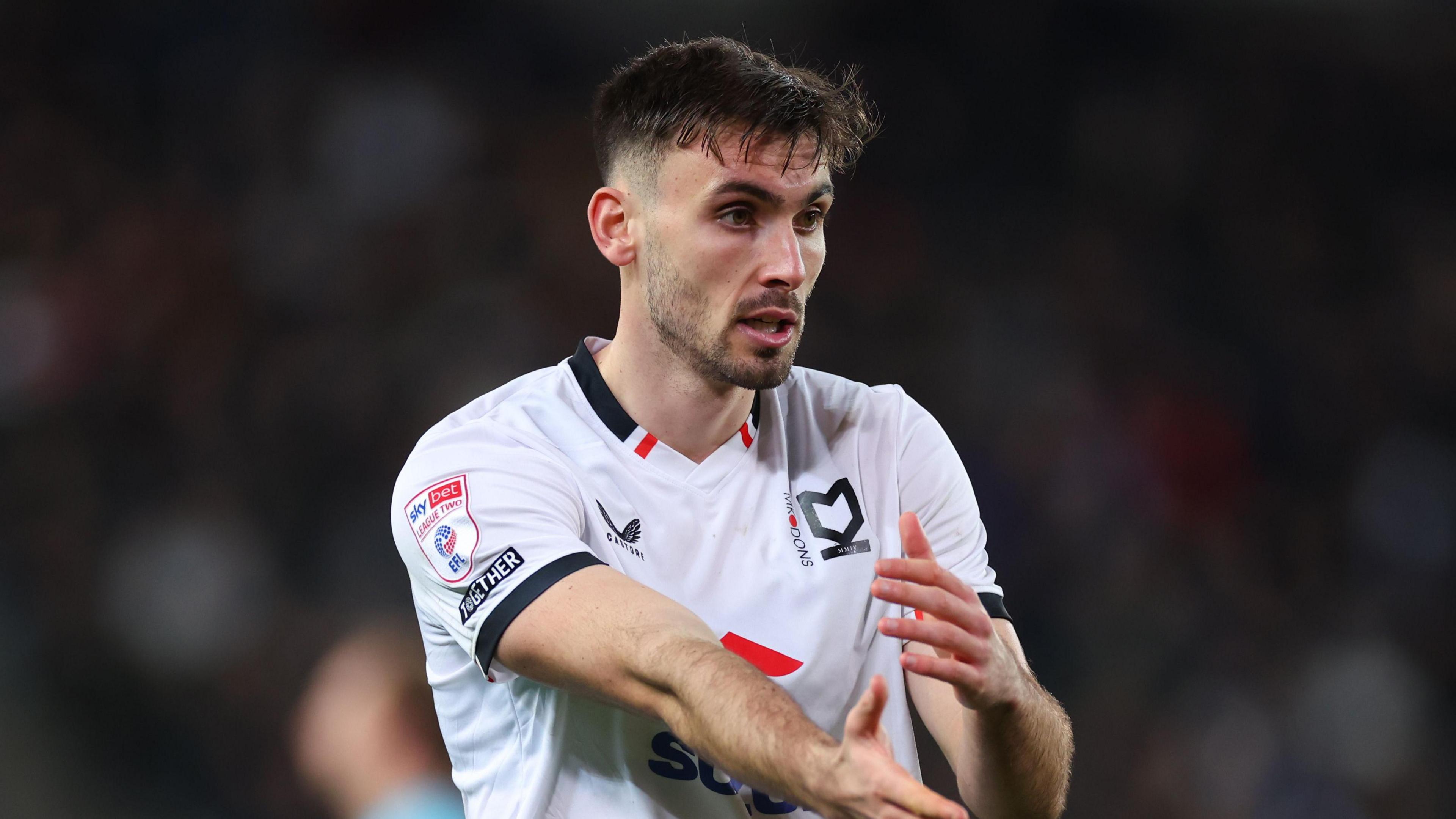 O'Hora becomes Hibs' first permanent signing under Gray - BBC Sport