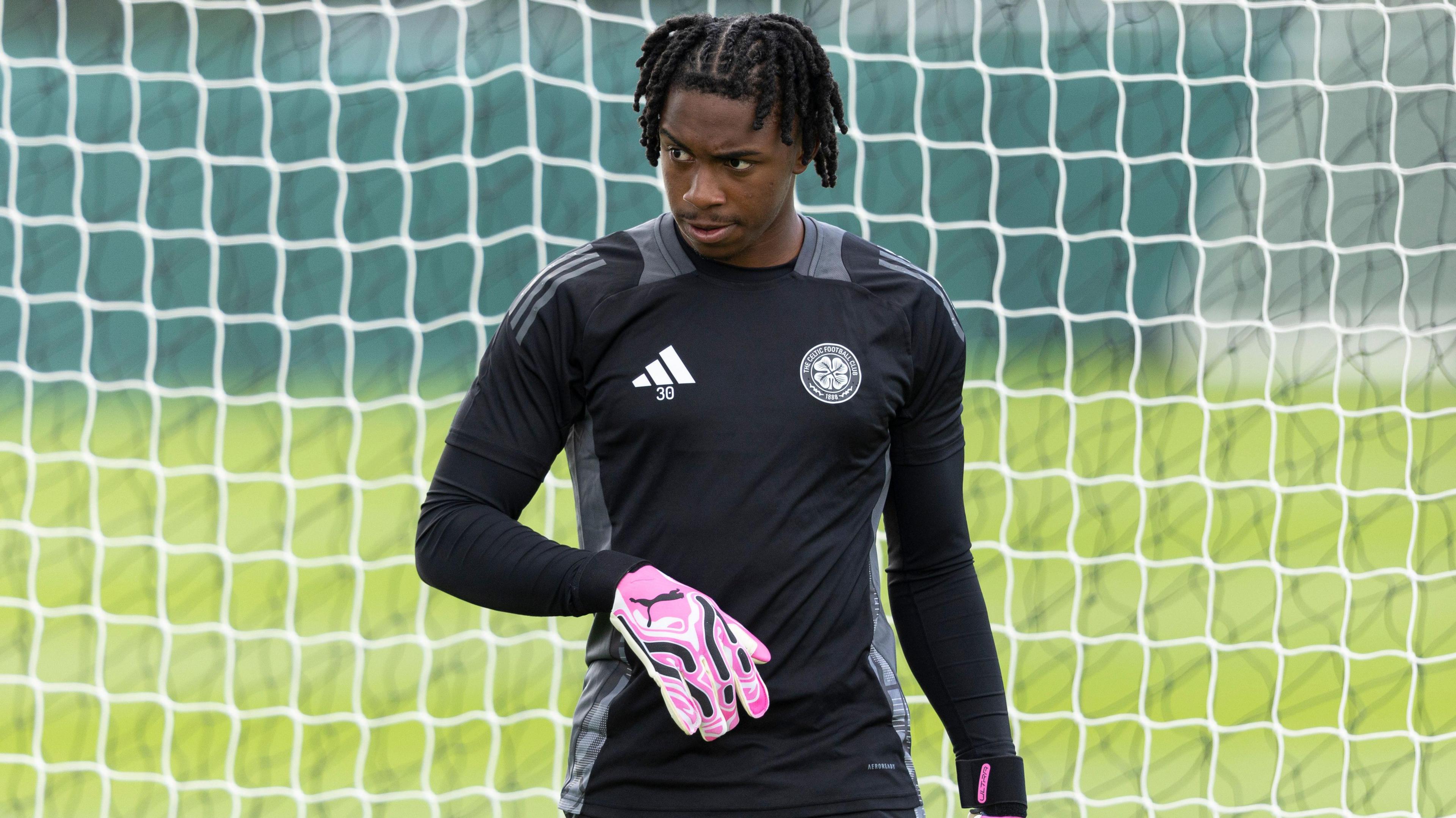 Dunfermline loan Celtic goalkeeper Tobi Oluwayemi - BBC Sport