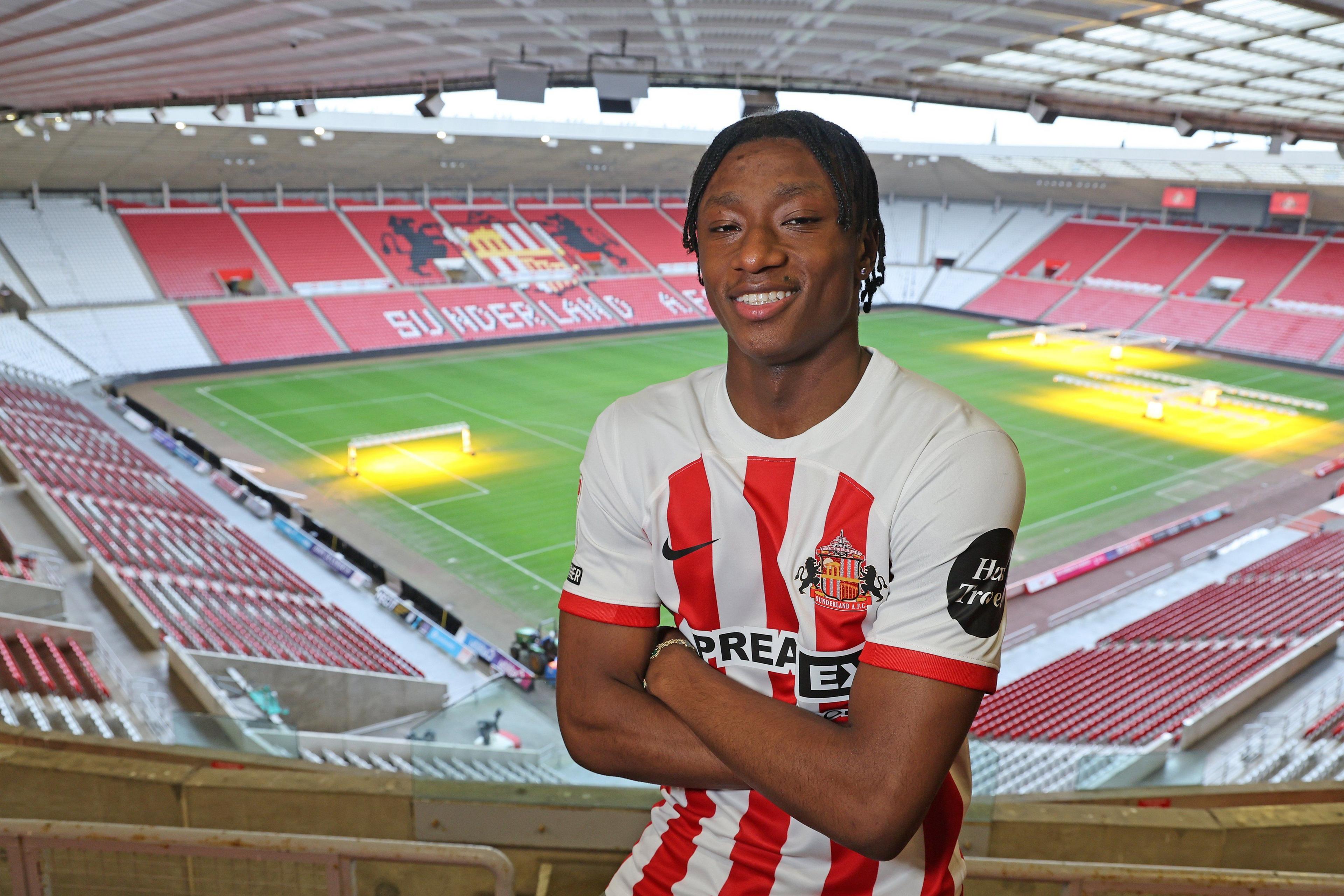 Romaine Mundle 'can't wait' to play 'packed' Stadium of Light - BBC Sport