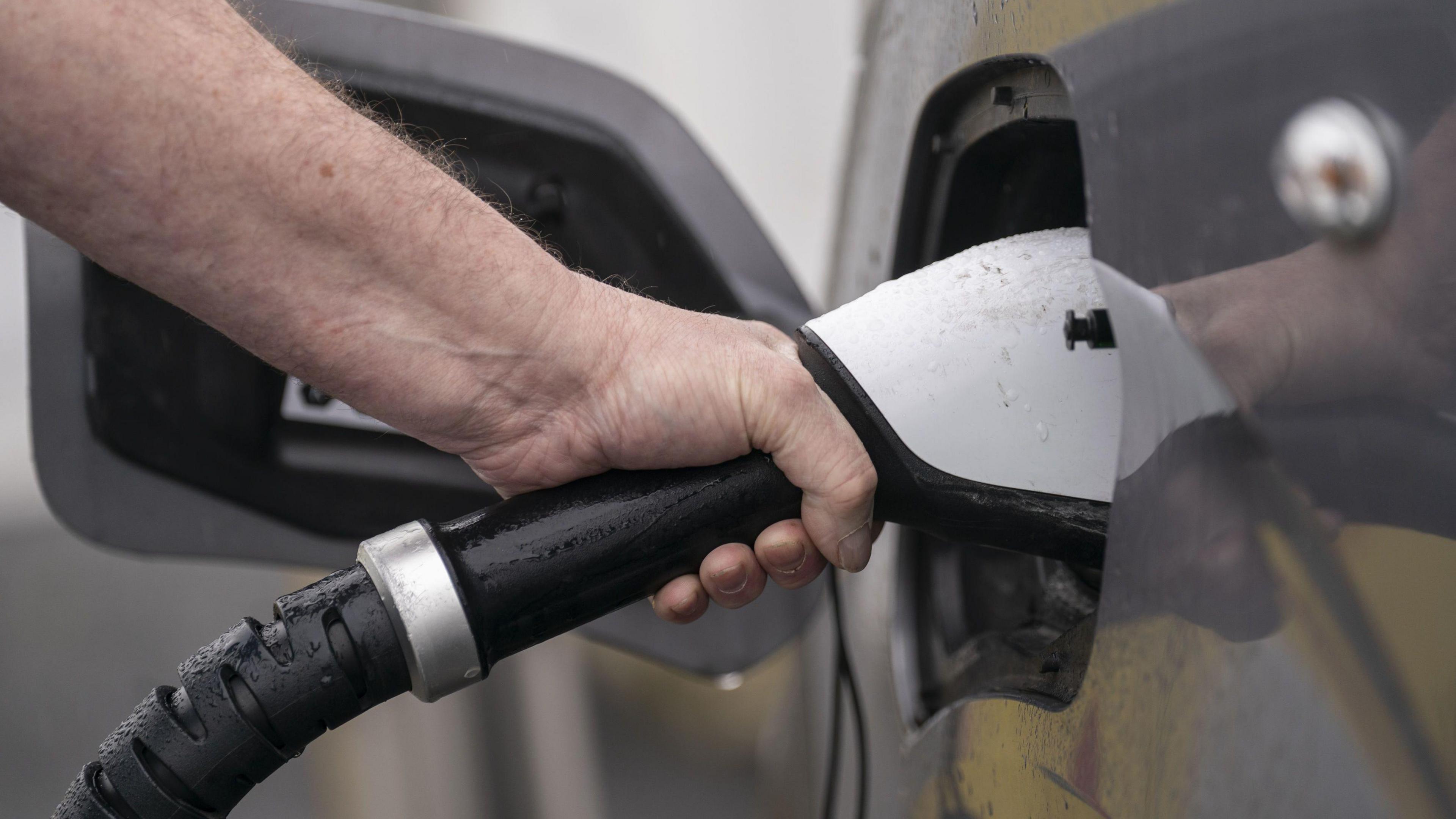 Chief minister calls for resilience following fuel price surges - BBC News