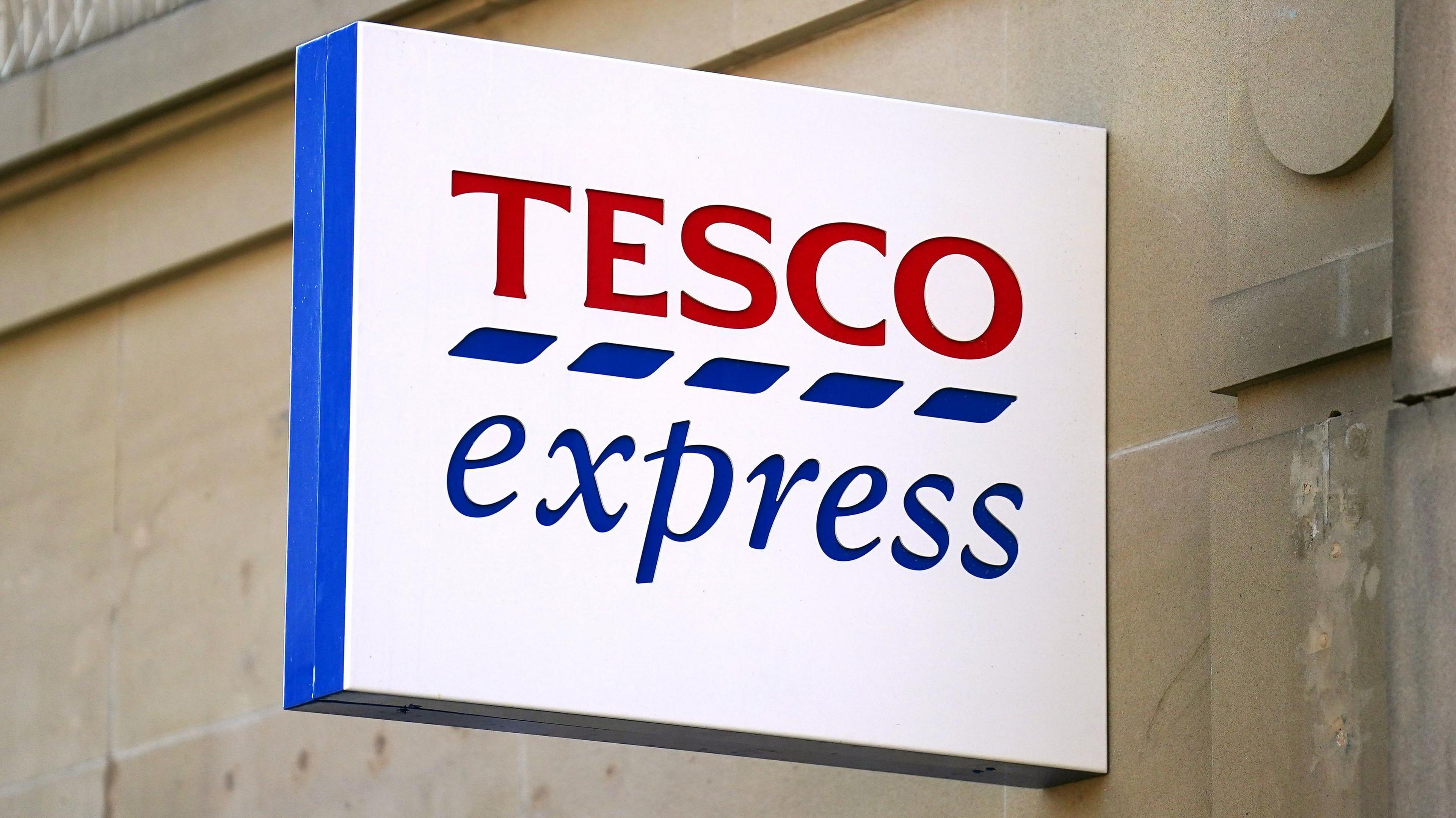 Sandwich shortage ends as restriction lifted - Cambridge Tesco - BBC News