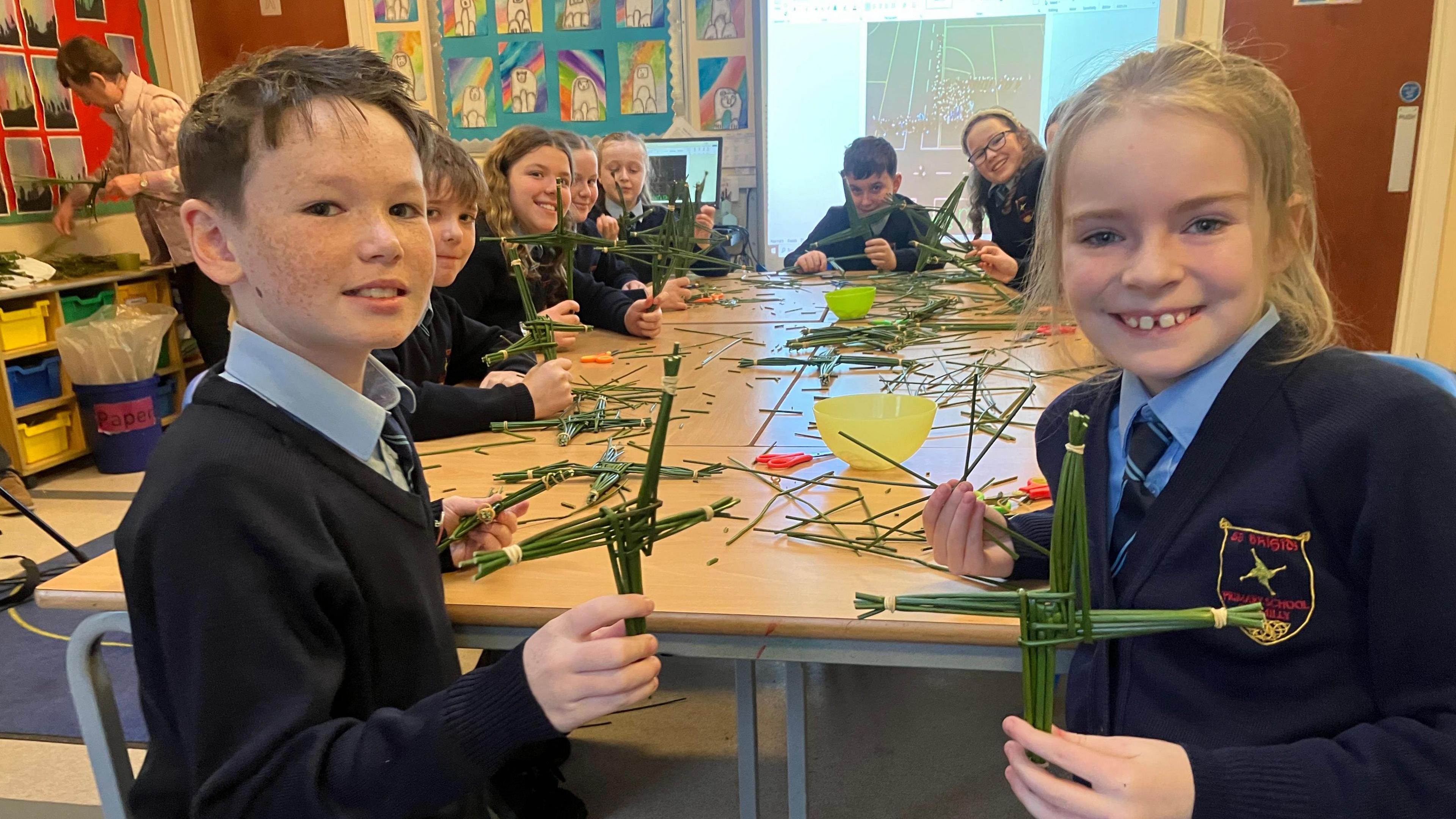 School children make crosses for St Brigid's Day - BBC News