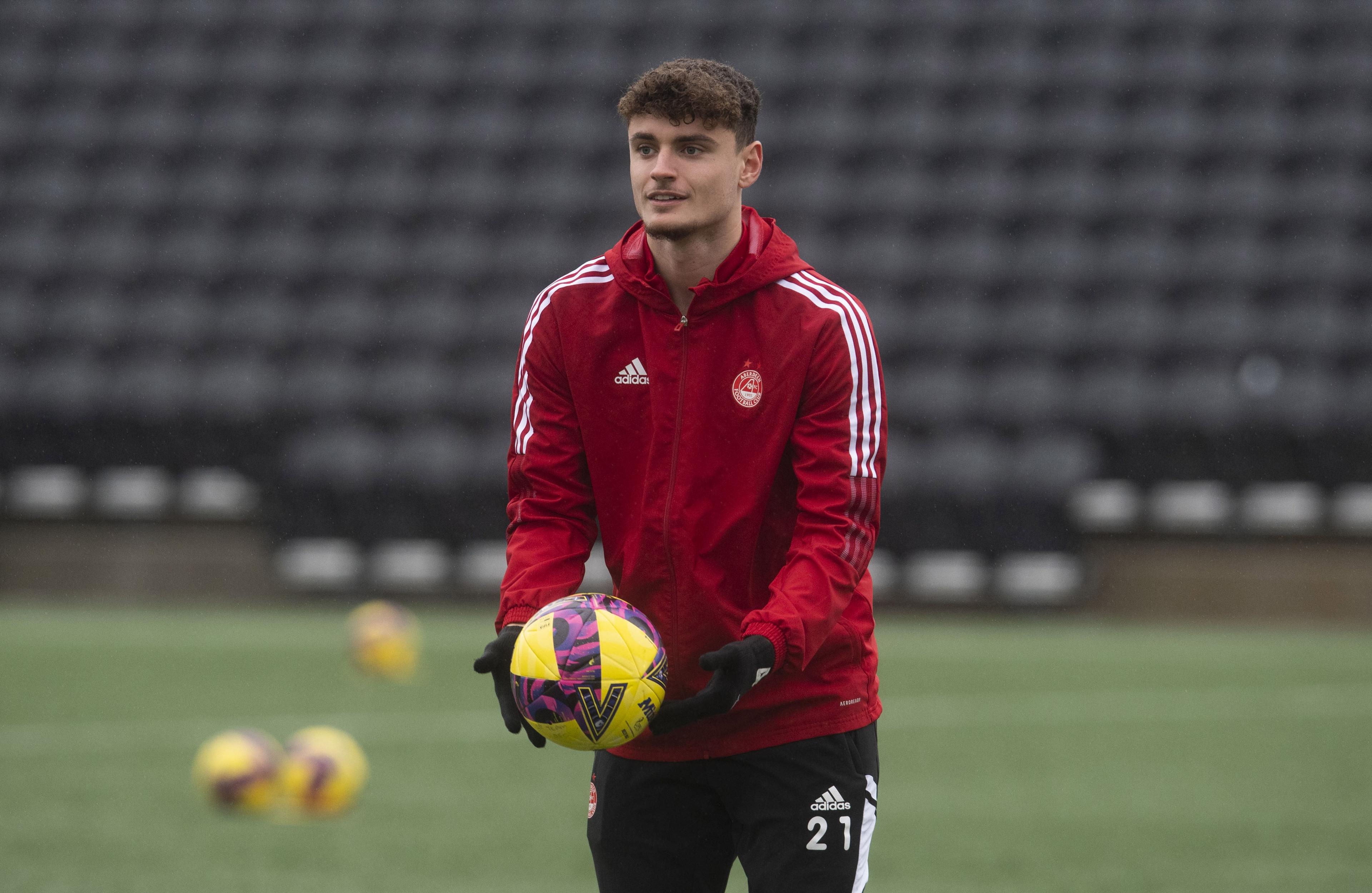 Polvara leaves on loan - BBC Sport