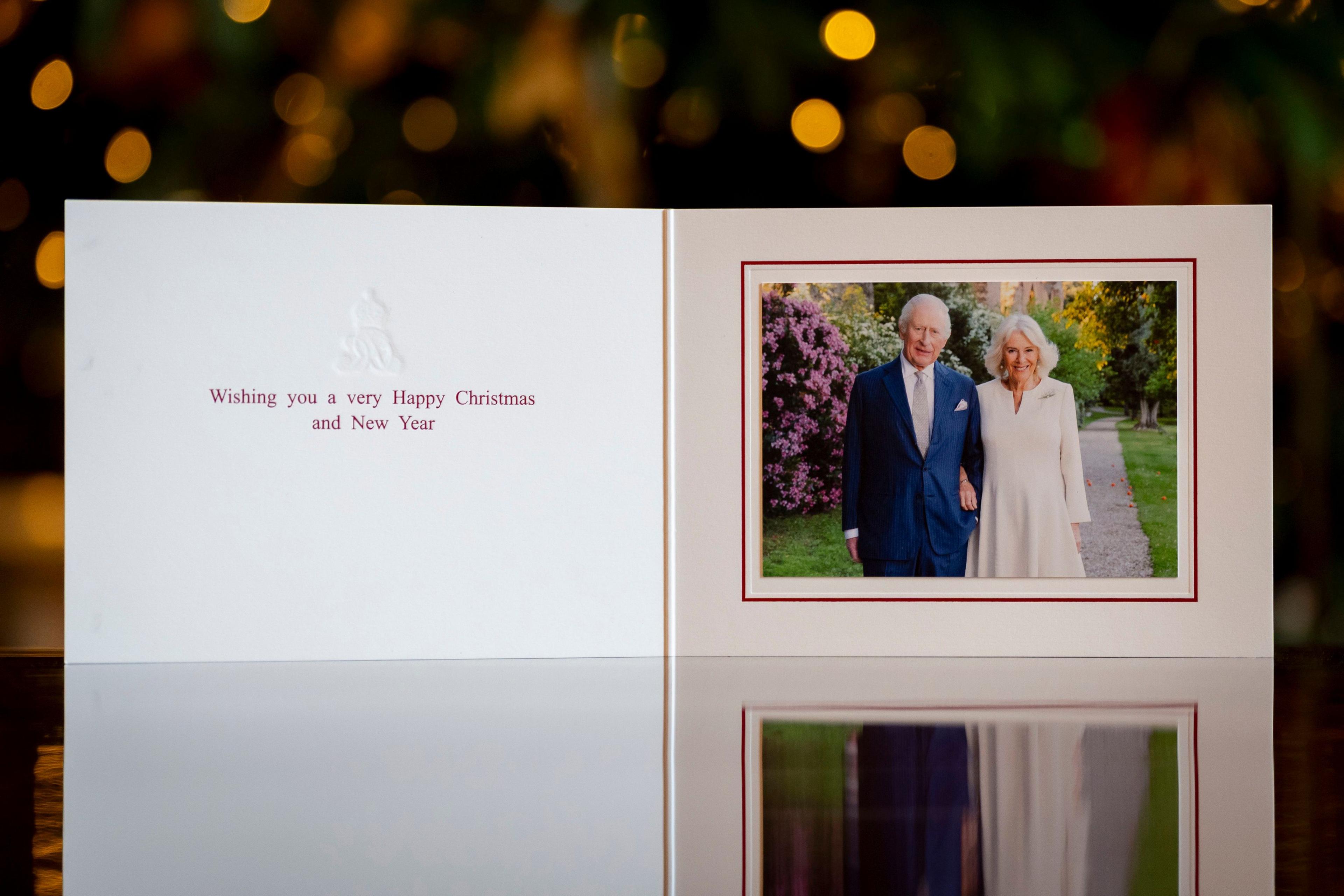 William and Catherine release annual Christmas card portrait - BBC News