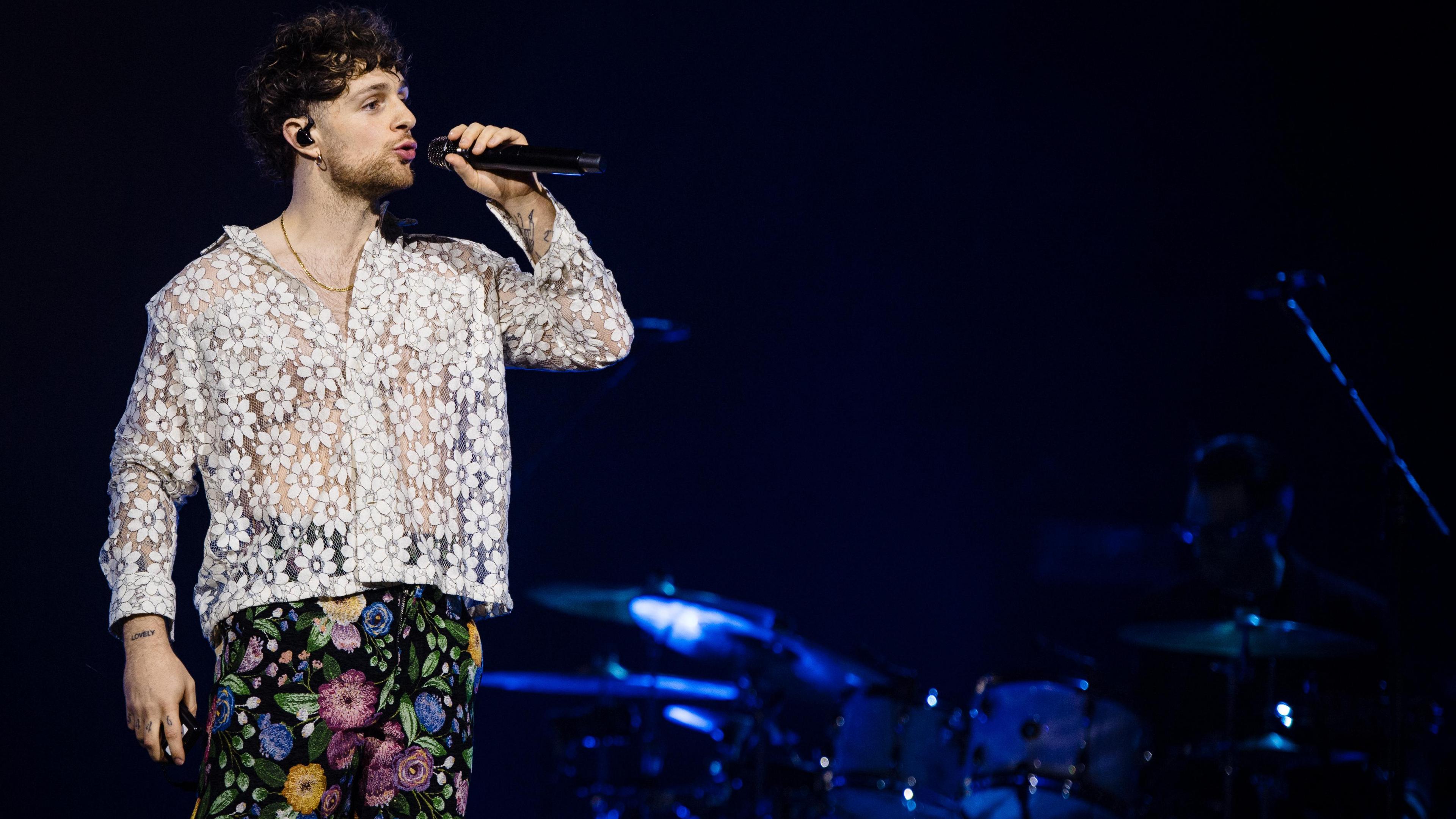 Tom Grennan's FA Cup final playlist on Radio 1 - BBC Sport