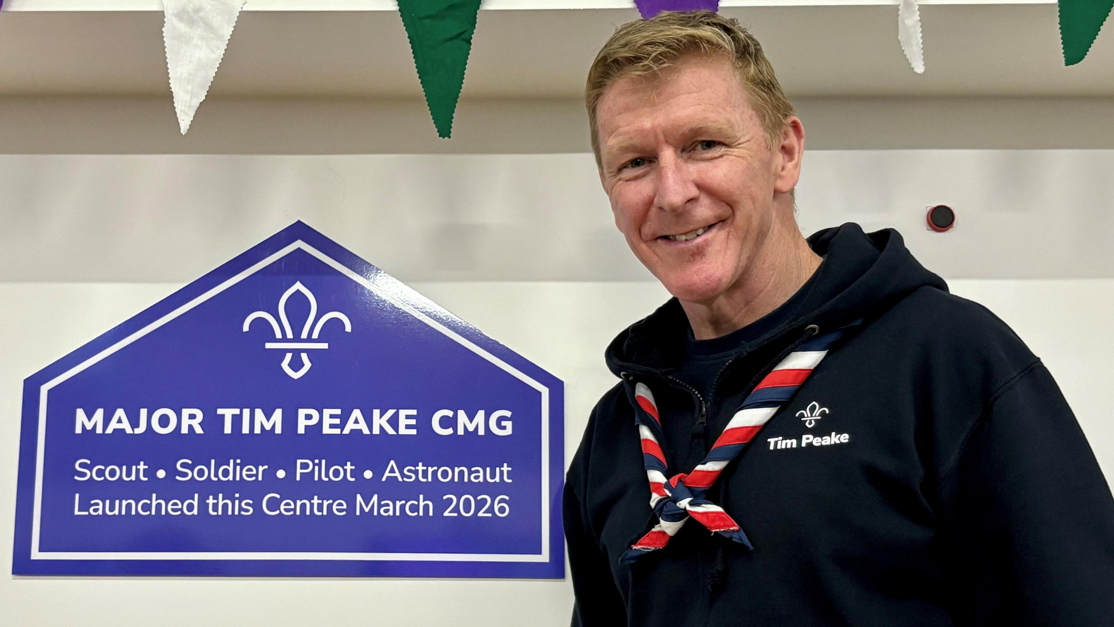 Astronaut Tim Peake leaves scouts starry-eyed at hut opening - BBC News