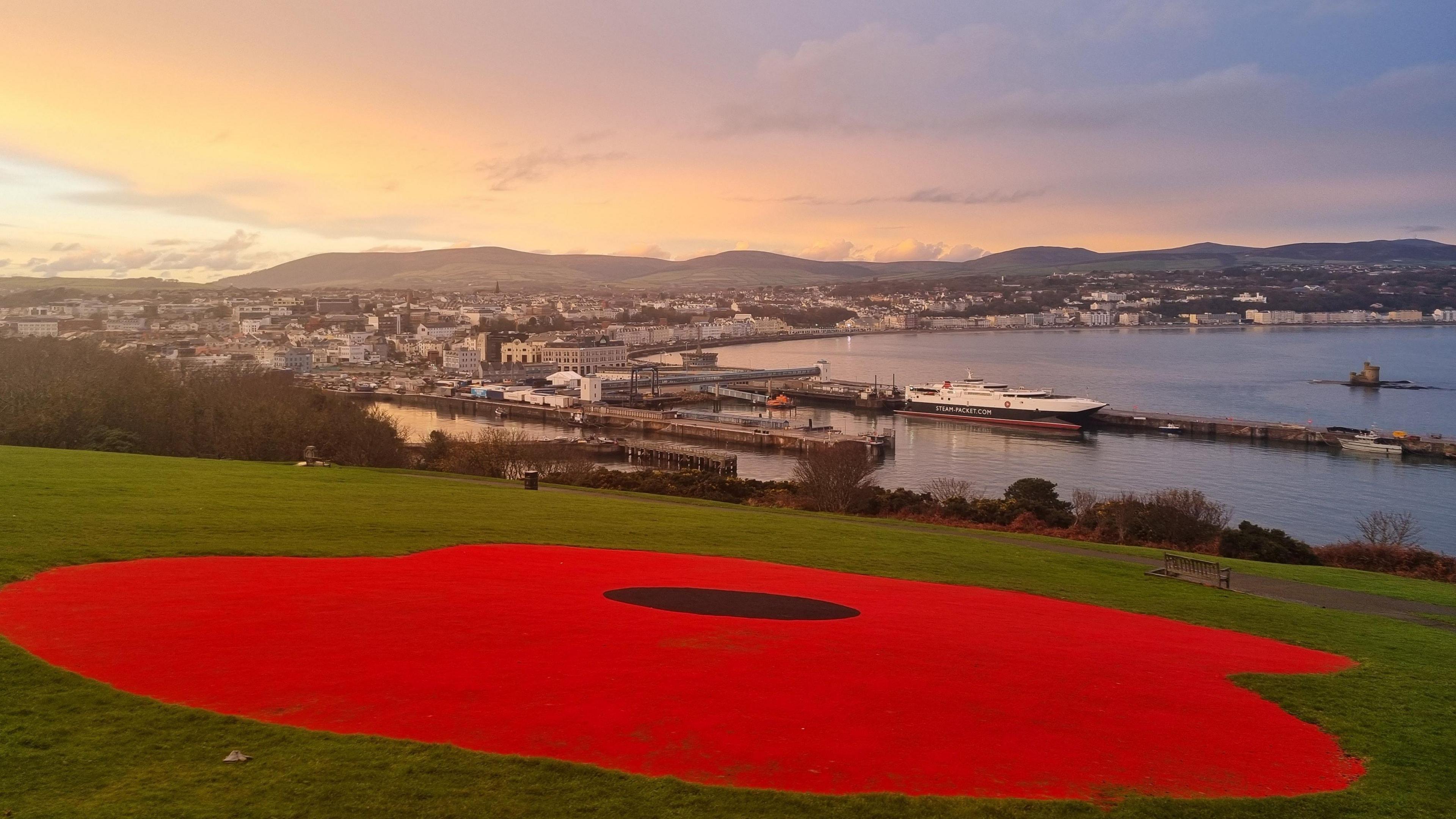 'Remembrance Day a reminder - don't let it happen again' - BBC News