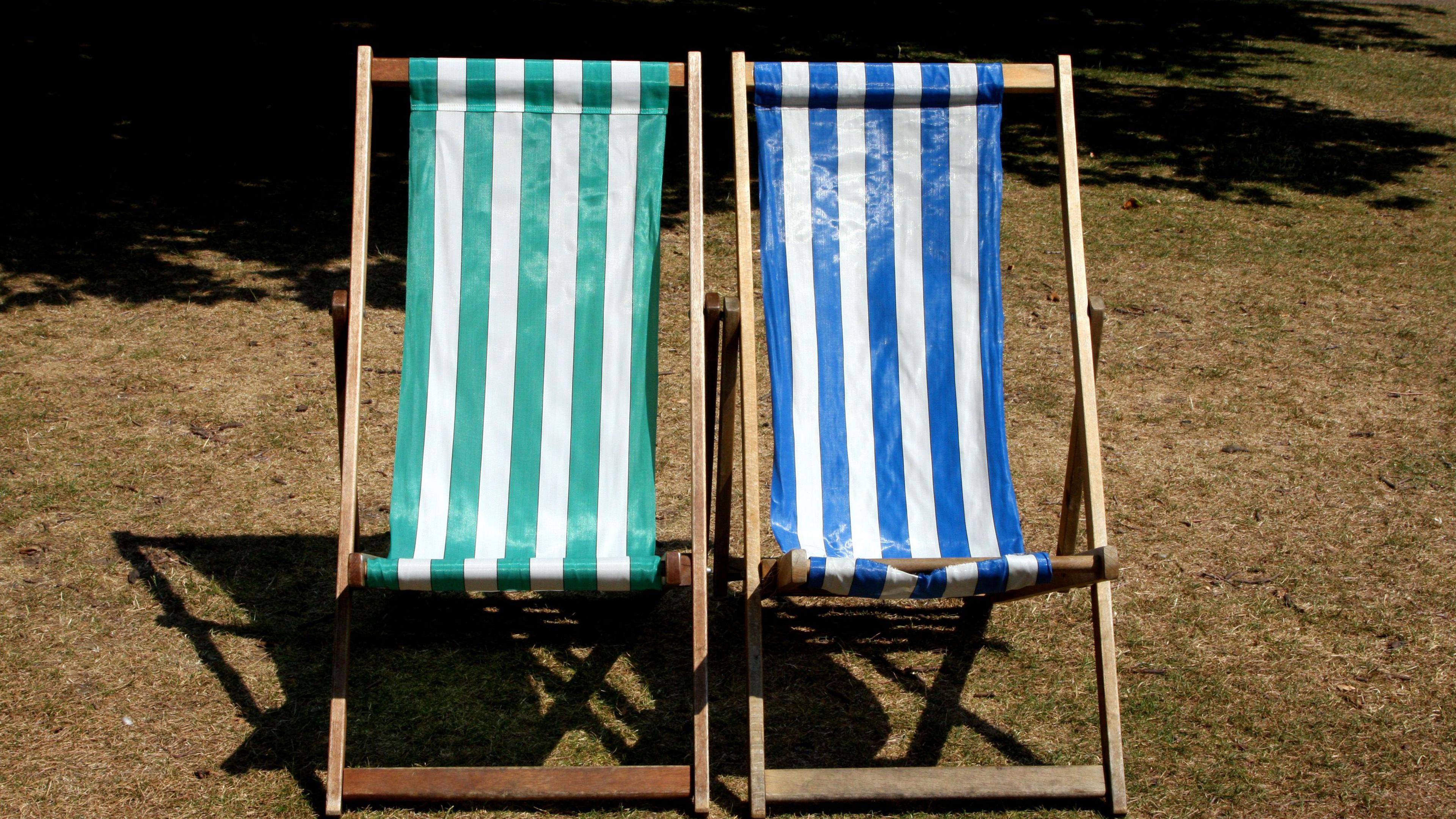 Plans to buy deckchairs aims to boost footfall in Ramsey - BBC News