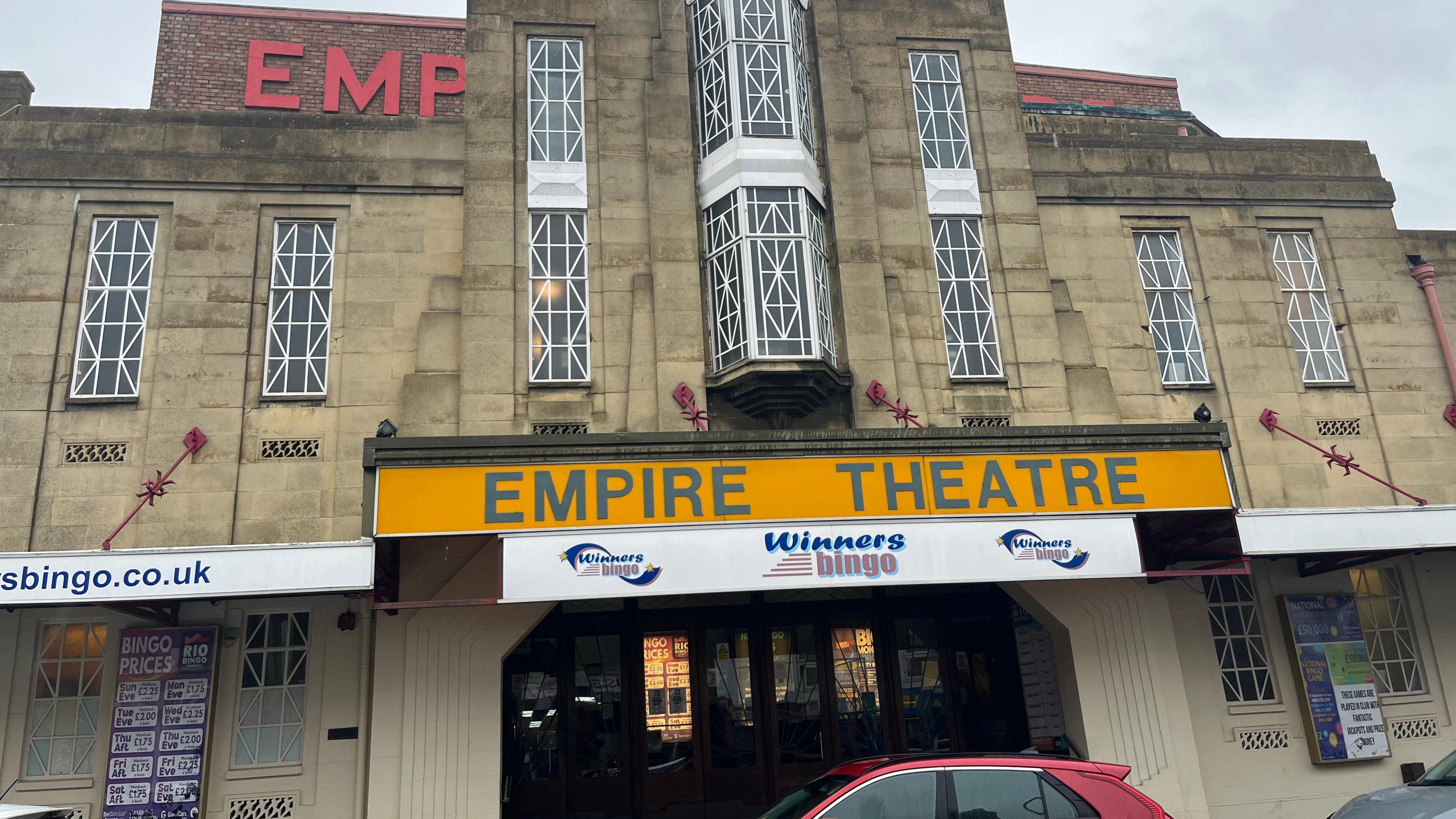 Wisbech bingo reopens hoping to attract a new generation - BBC News