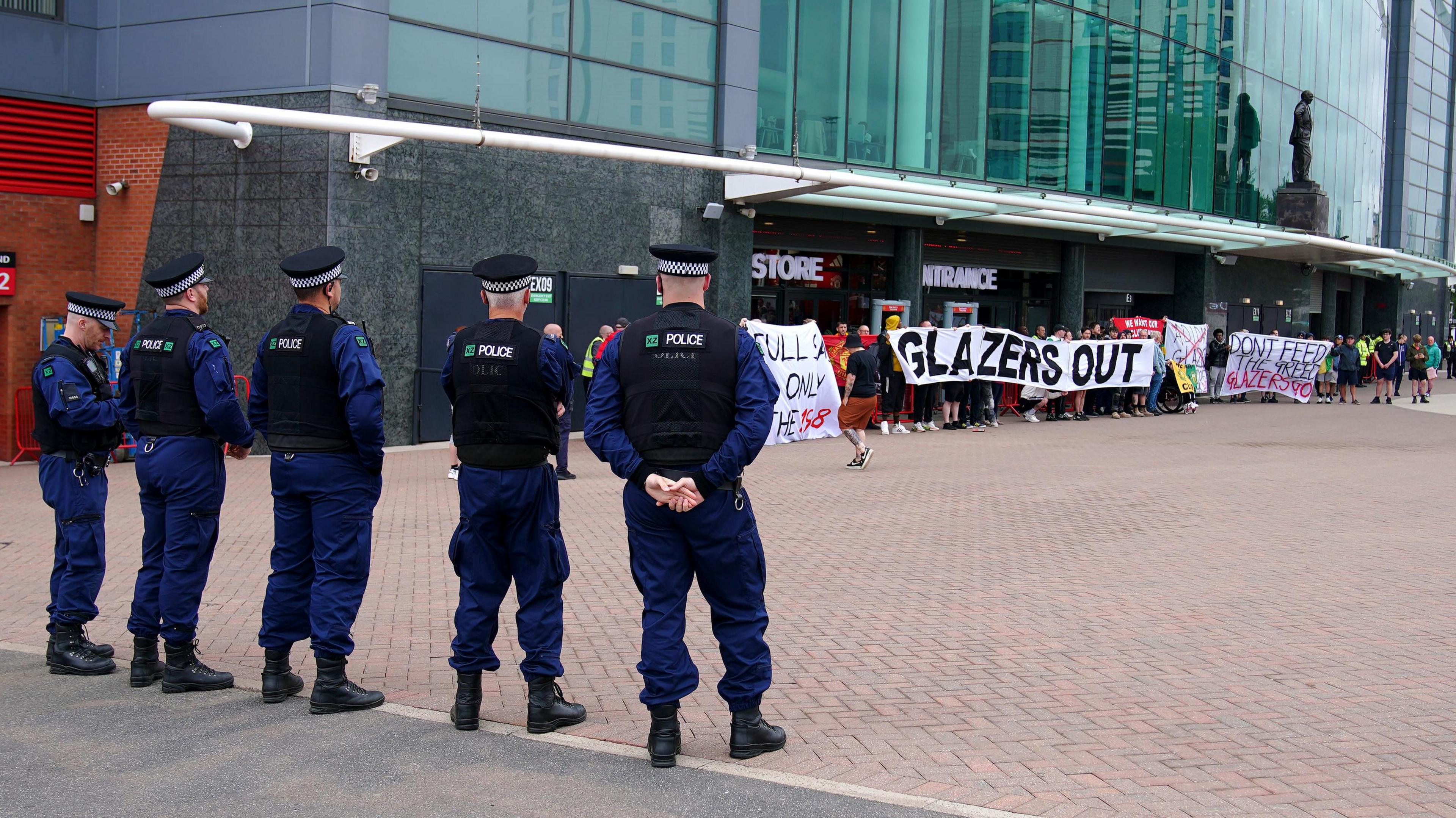 Man Utd: 'Noisy' protest at Old Trafford - BBC Sport