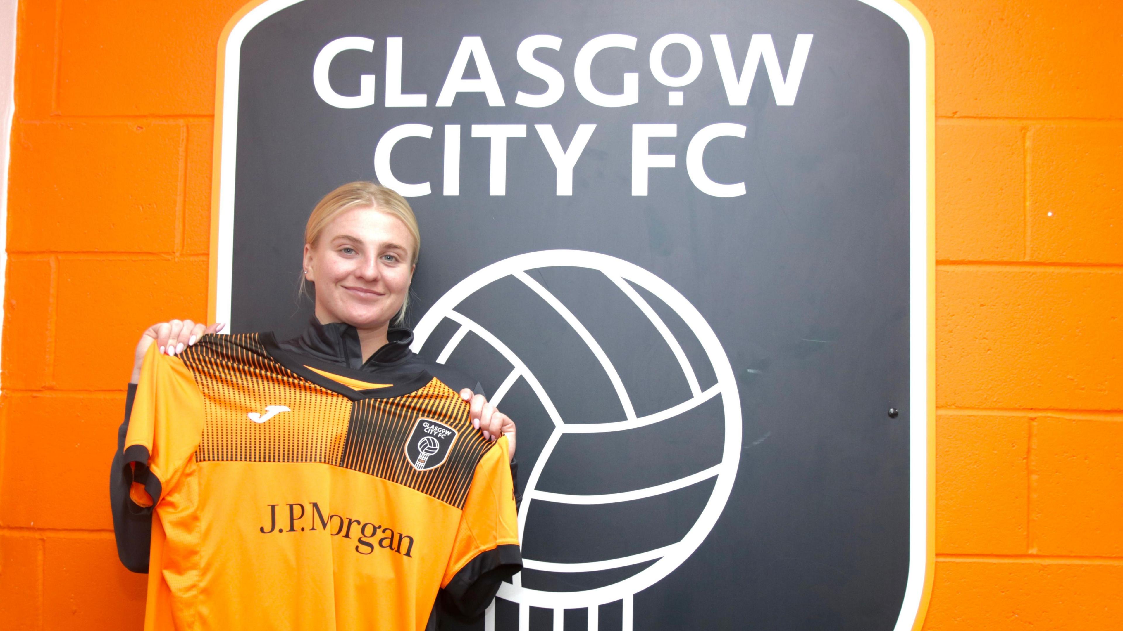 American midfielder Carlee Giammona signs for Glasgow City - BBC Sport